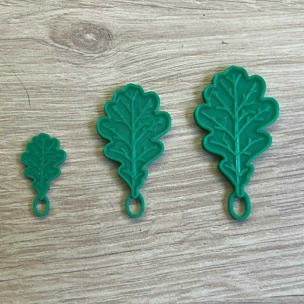 Other STL Download - medallion oak leaf 2 sizesby Sławomir Mocha
