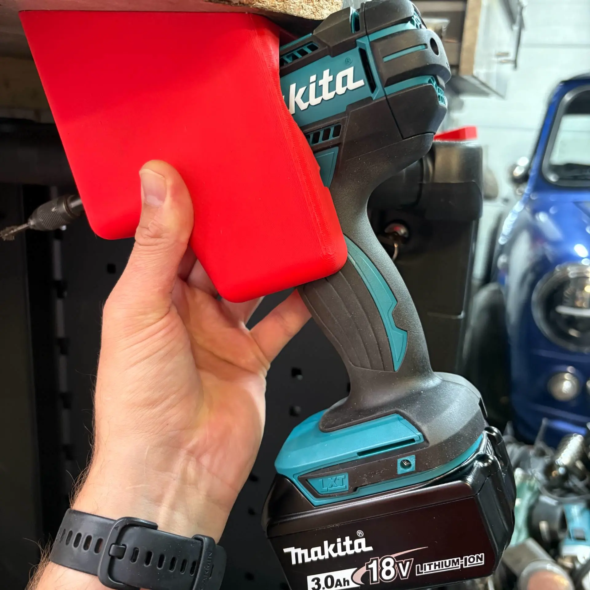 Archivos de impresora 3D | Archivo 3MF | Makita DDF482RFJ under desk ...