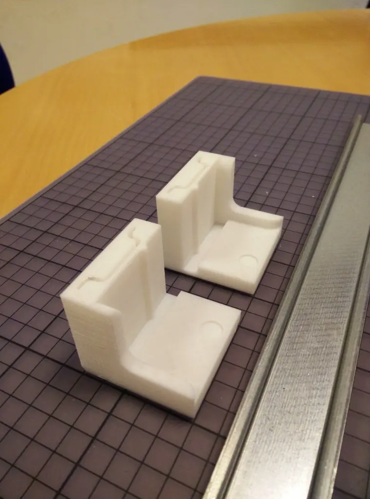 Free Tools & Spare Parts STL Download - DIN 35 Rail for Ultimaker 2by ...