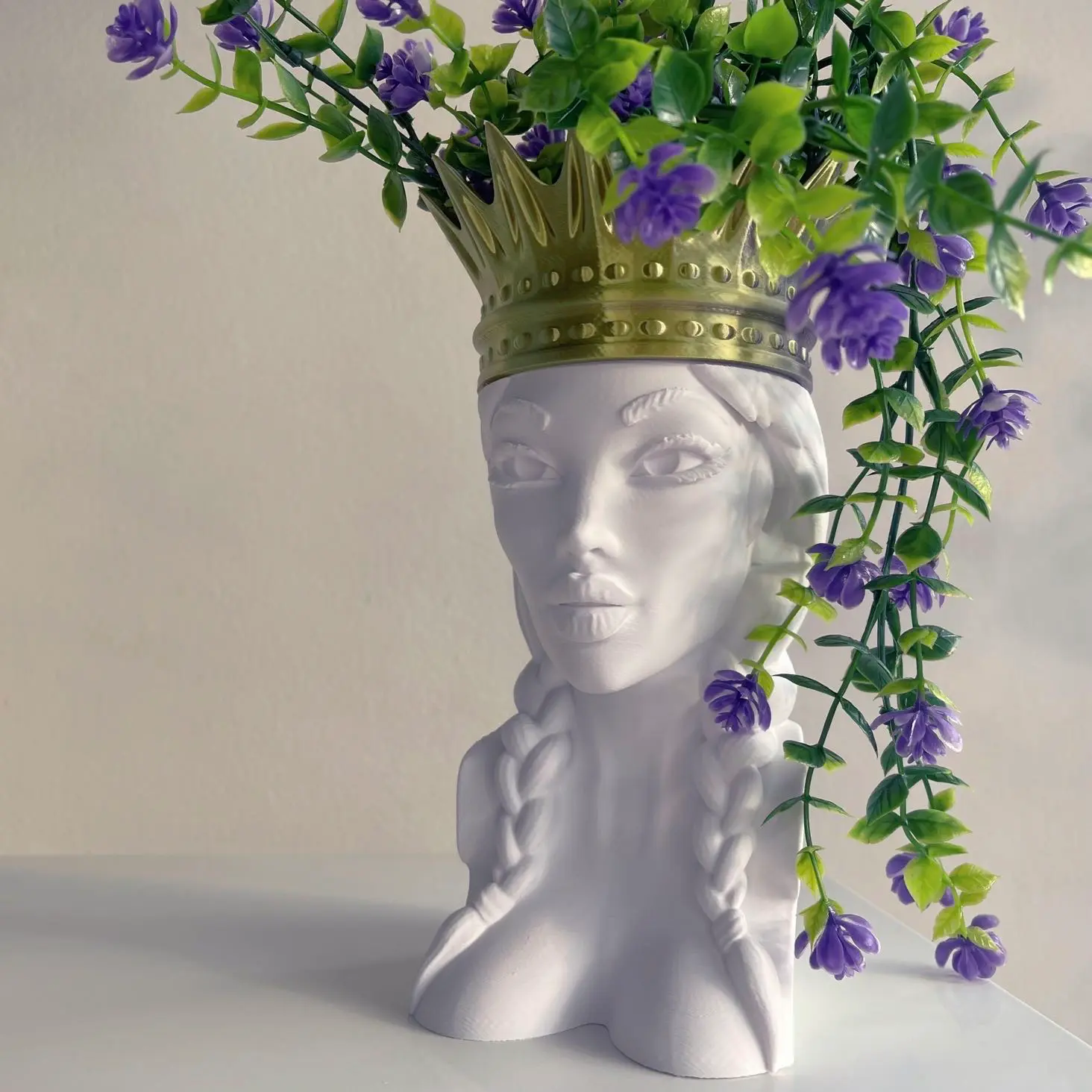 Home Decorations & Ornaments STL Download - QUEEN BUST PLANTERby Oasis3dlab