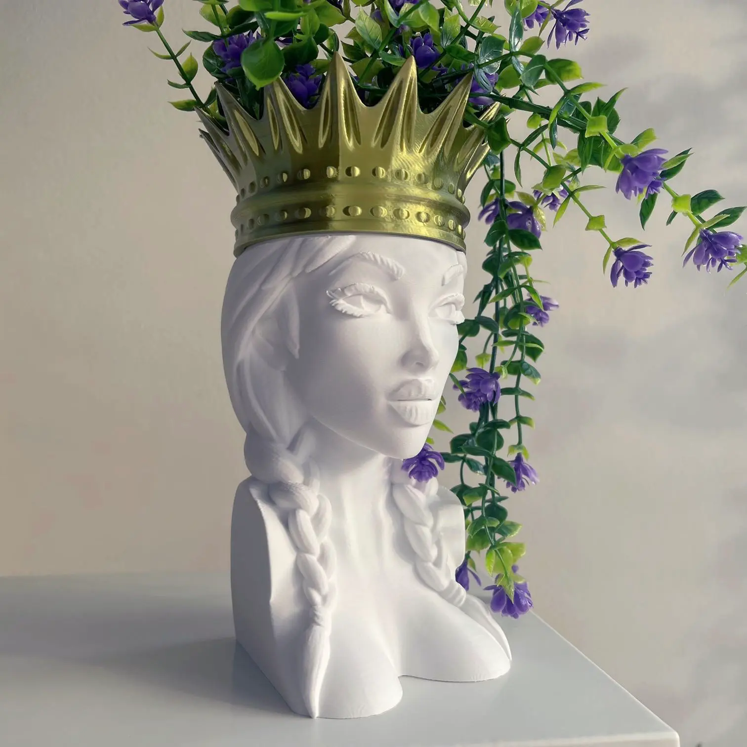 Home Decorations & Ornaments STL Download - QUEEN BUST PLANTERby Oasis3dlab