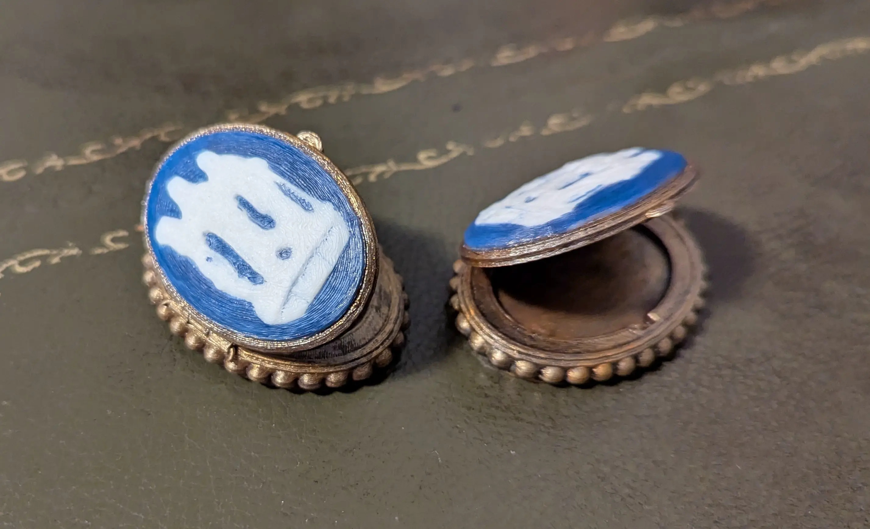 Free Jewelry & Accessories STL Download - Agatha Harkness Locket ...