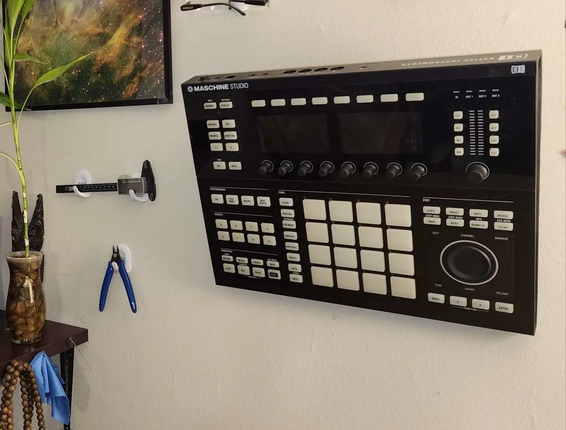 Sound & Audio Equipment STL Download - Maschine studio wall mounting ...