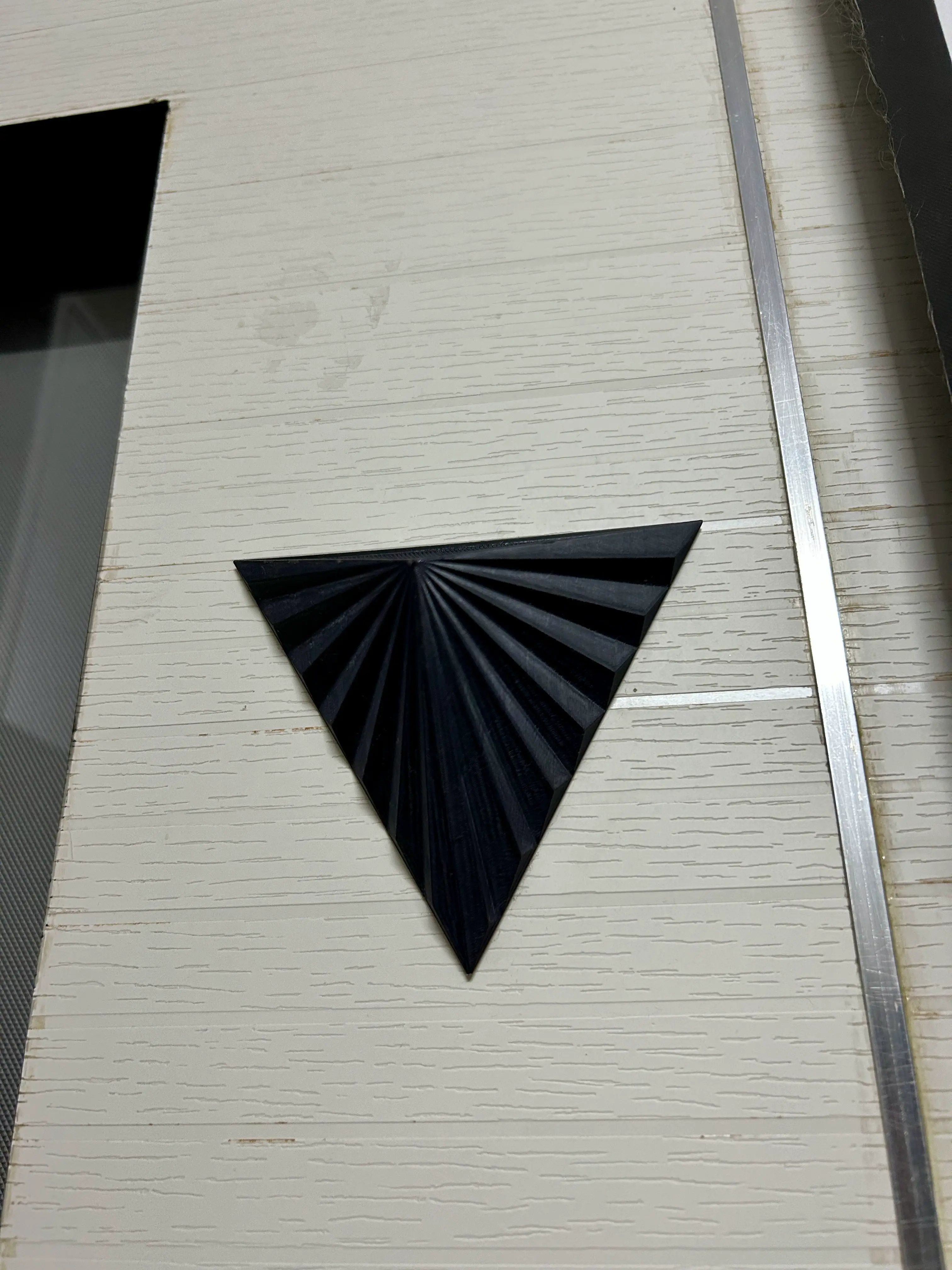 Geometric Wall-Mounted Triangular Holder | Download de modelos 3D ...