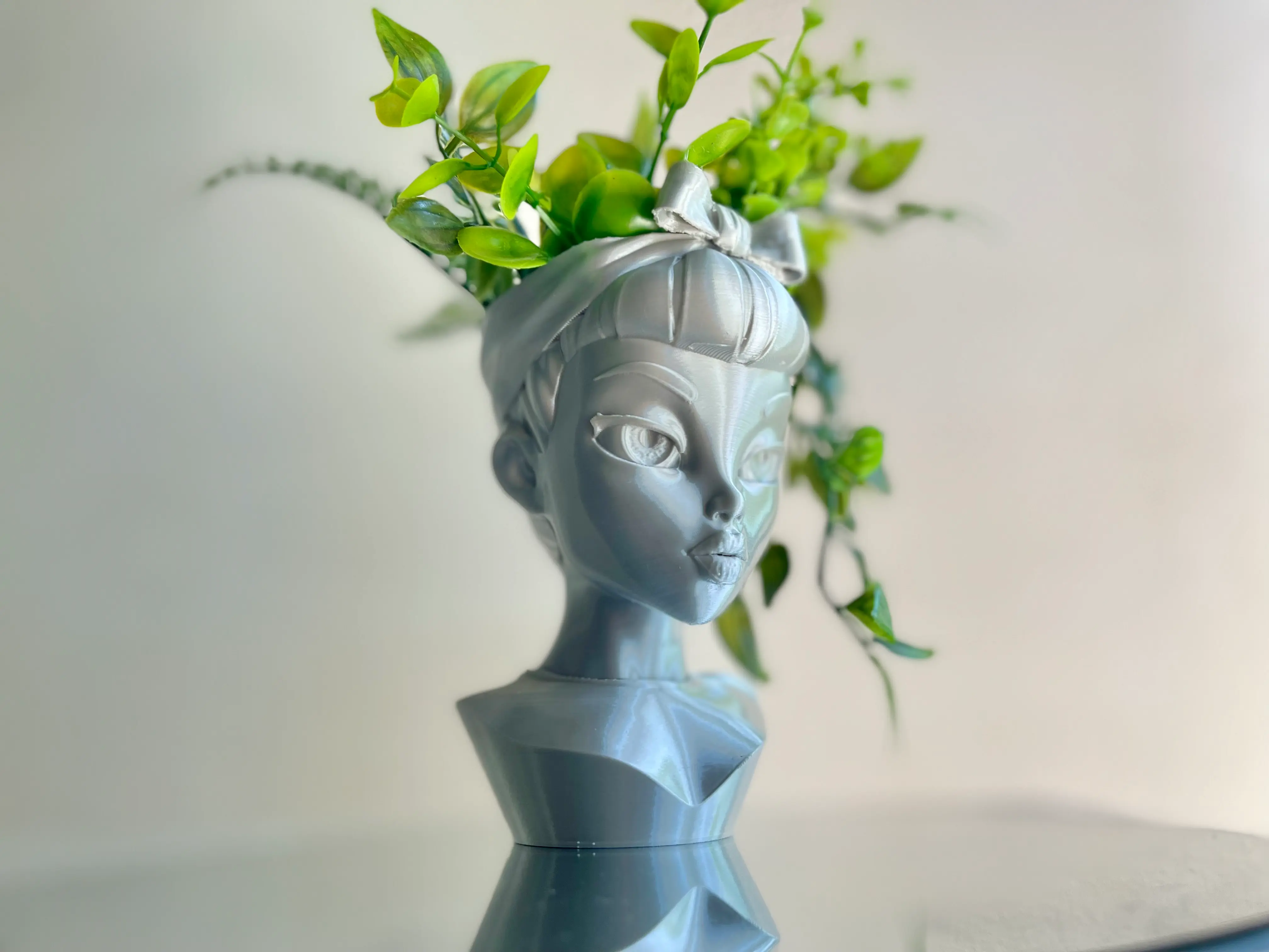 RETRO GIRL FLOWER POT | 3D models download | Creality Cloud