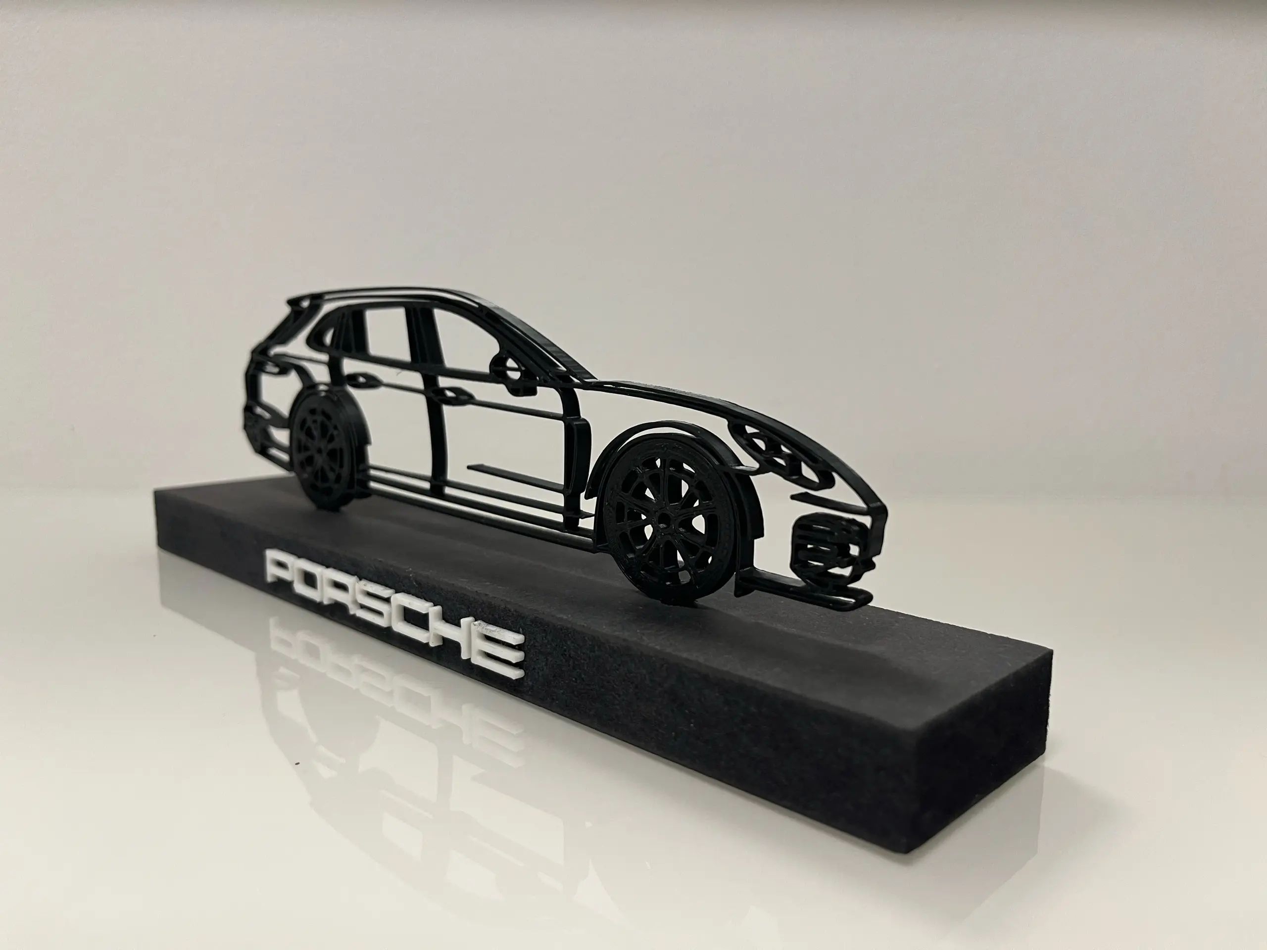 Vehicles & Machinery STL Descarga - Outline Porsche Panamera sport ...