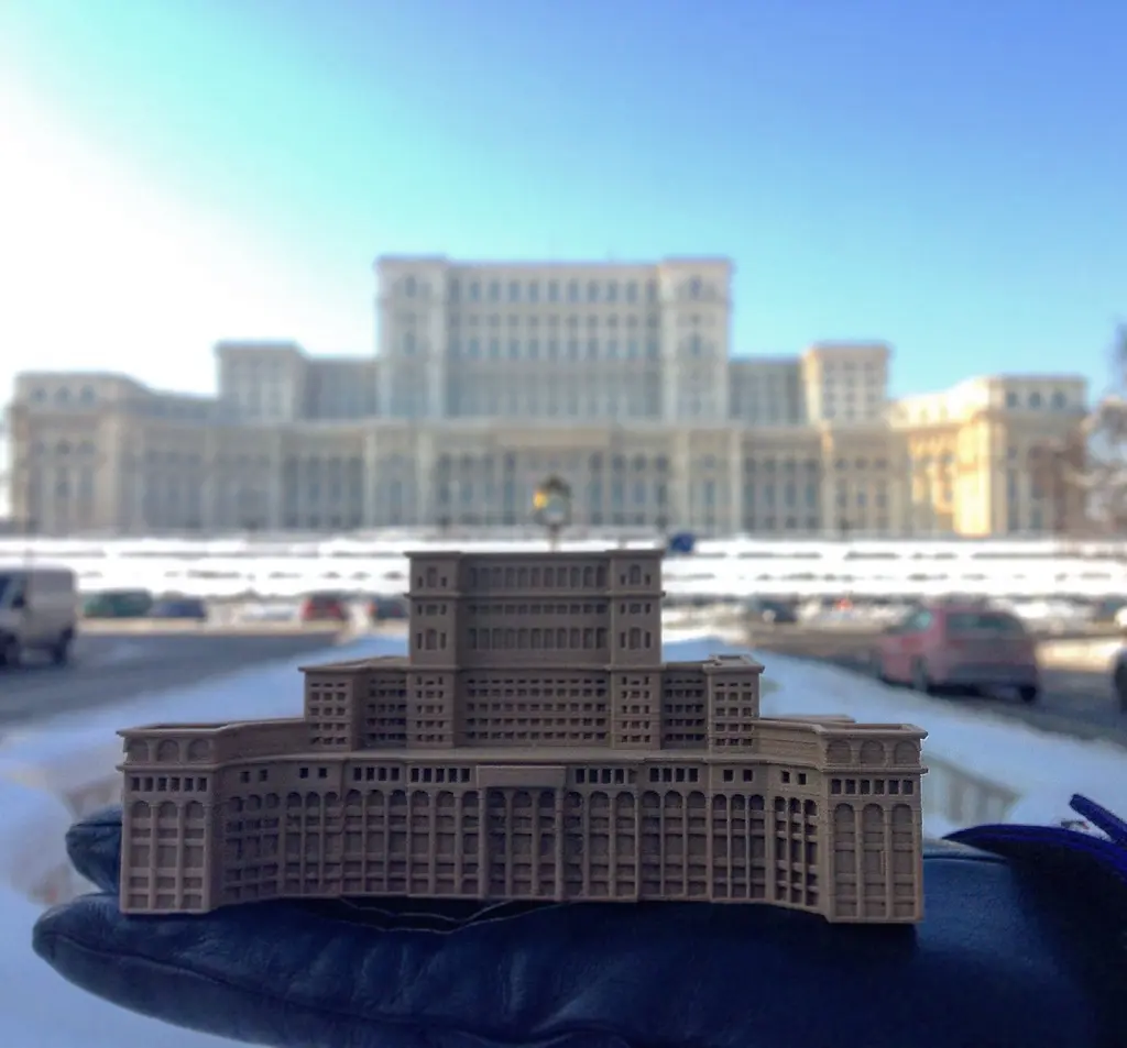 Free Props & Terrain STL Download - Palatul Parlamentuluiby Victor Popa