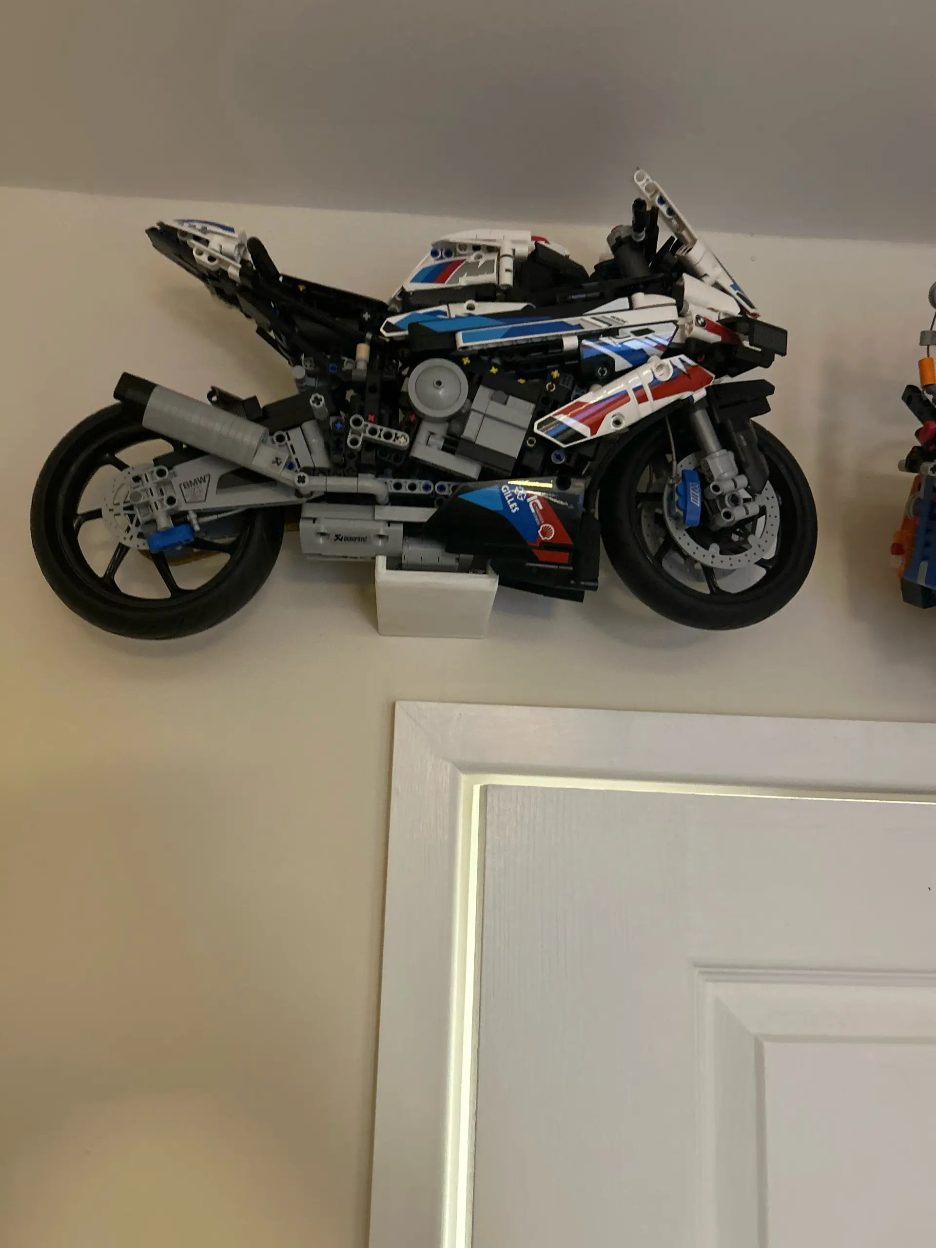 Home Decorations & Ornaments STL Descarga - Lego 42130 wall mount - SS ...