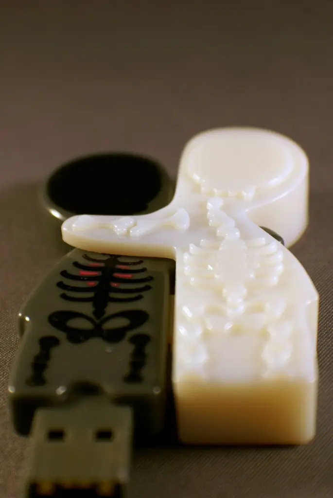 Skeleton USB Buddy | 3D models download | Creality Cloud