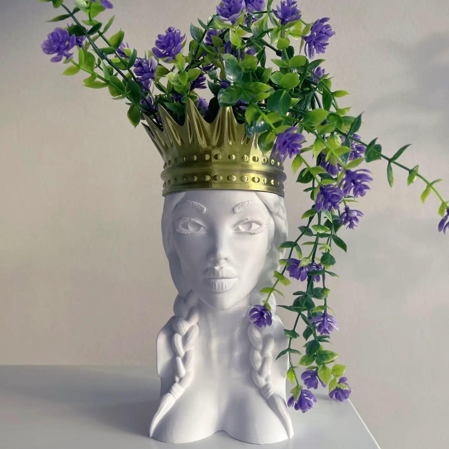Home Decorations & Ornaments STL Download - QUEEN BUST PLANTERby Oasis3dlab