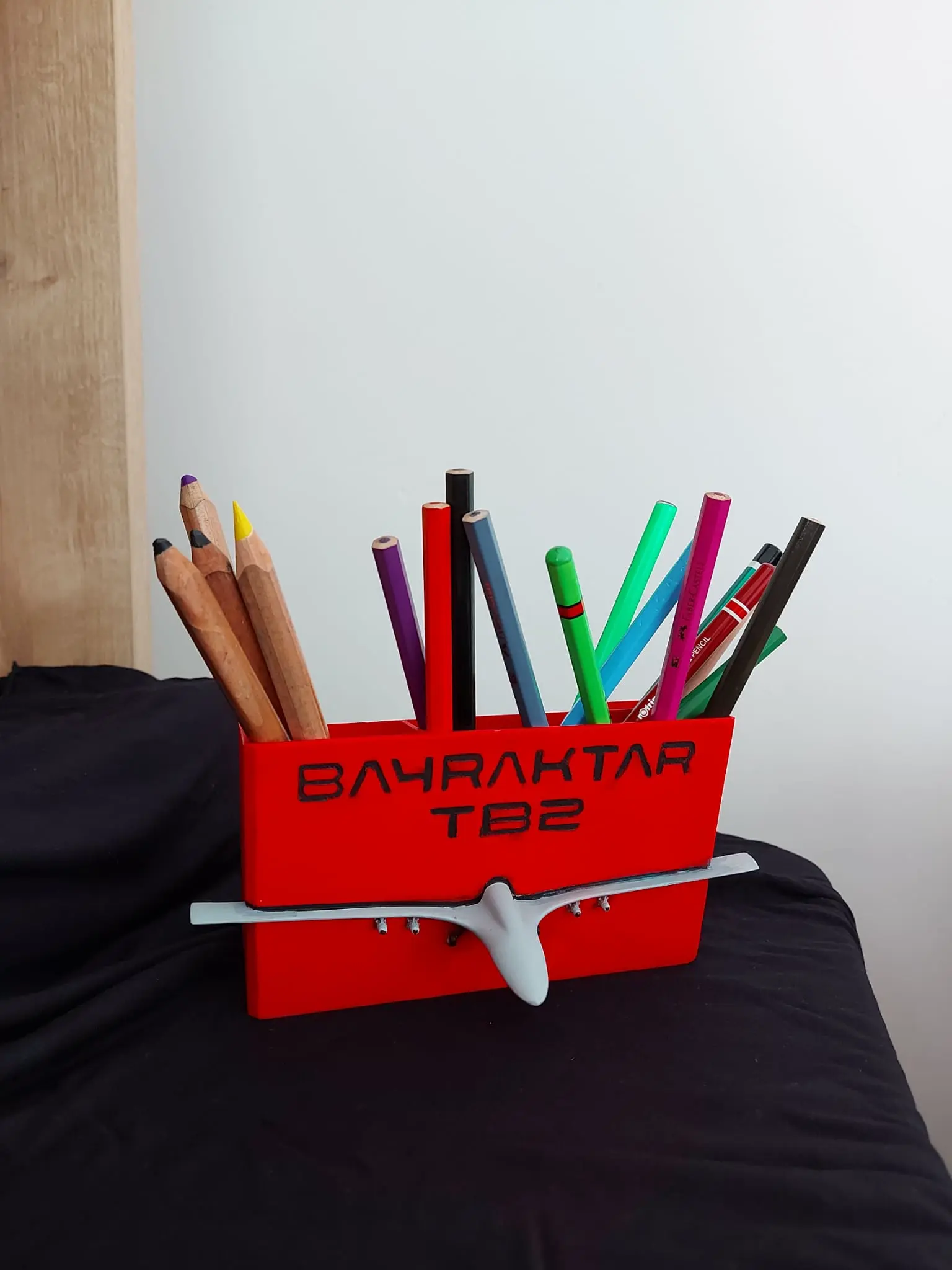 Home Decorations & Ornaments STL Descarga - PORTALÁPICES BAYRAKTAR TB2 ...