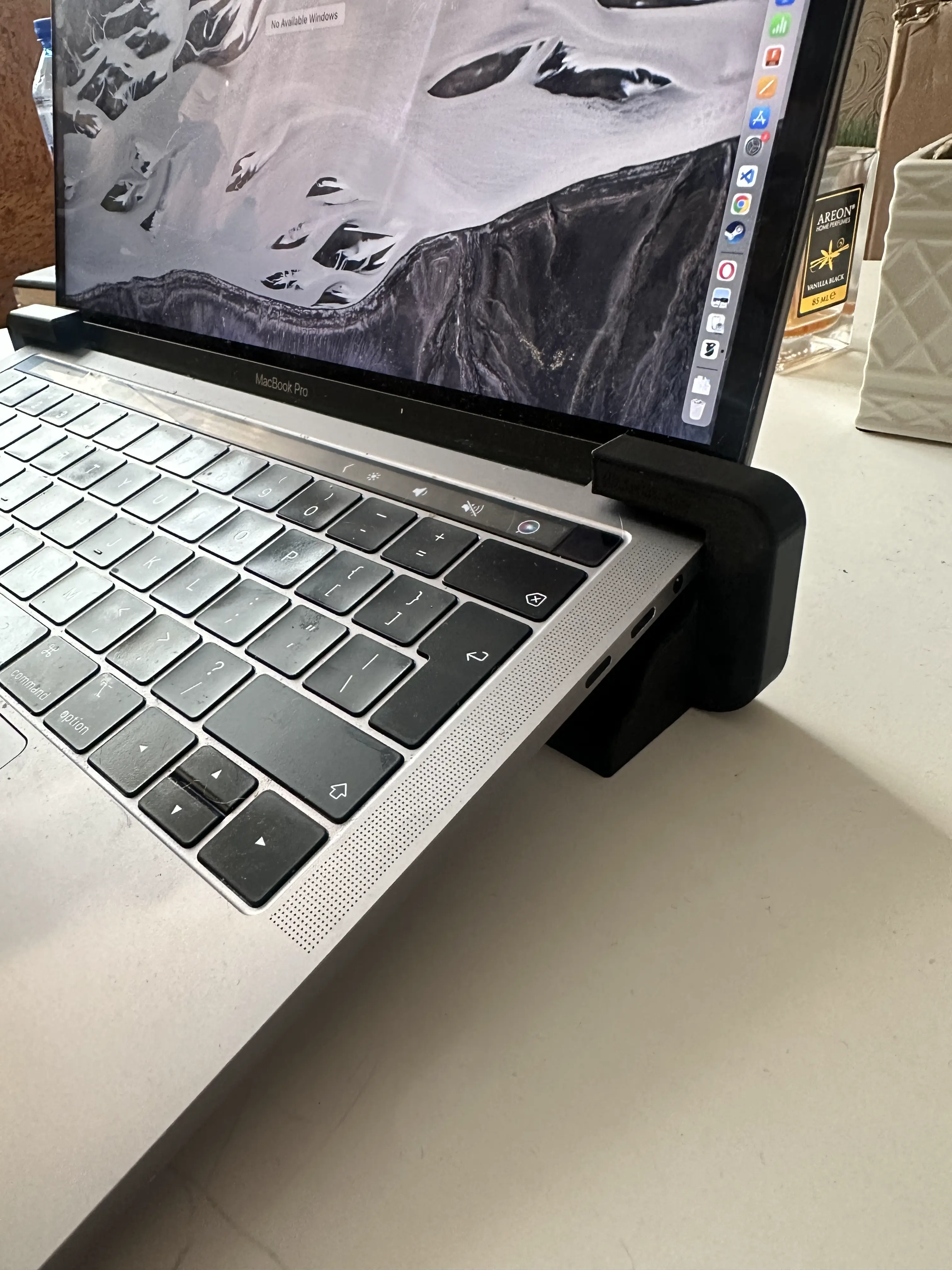 Free Home Appliance Accessories STL Download - Laptop standby Dnikolov9