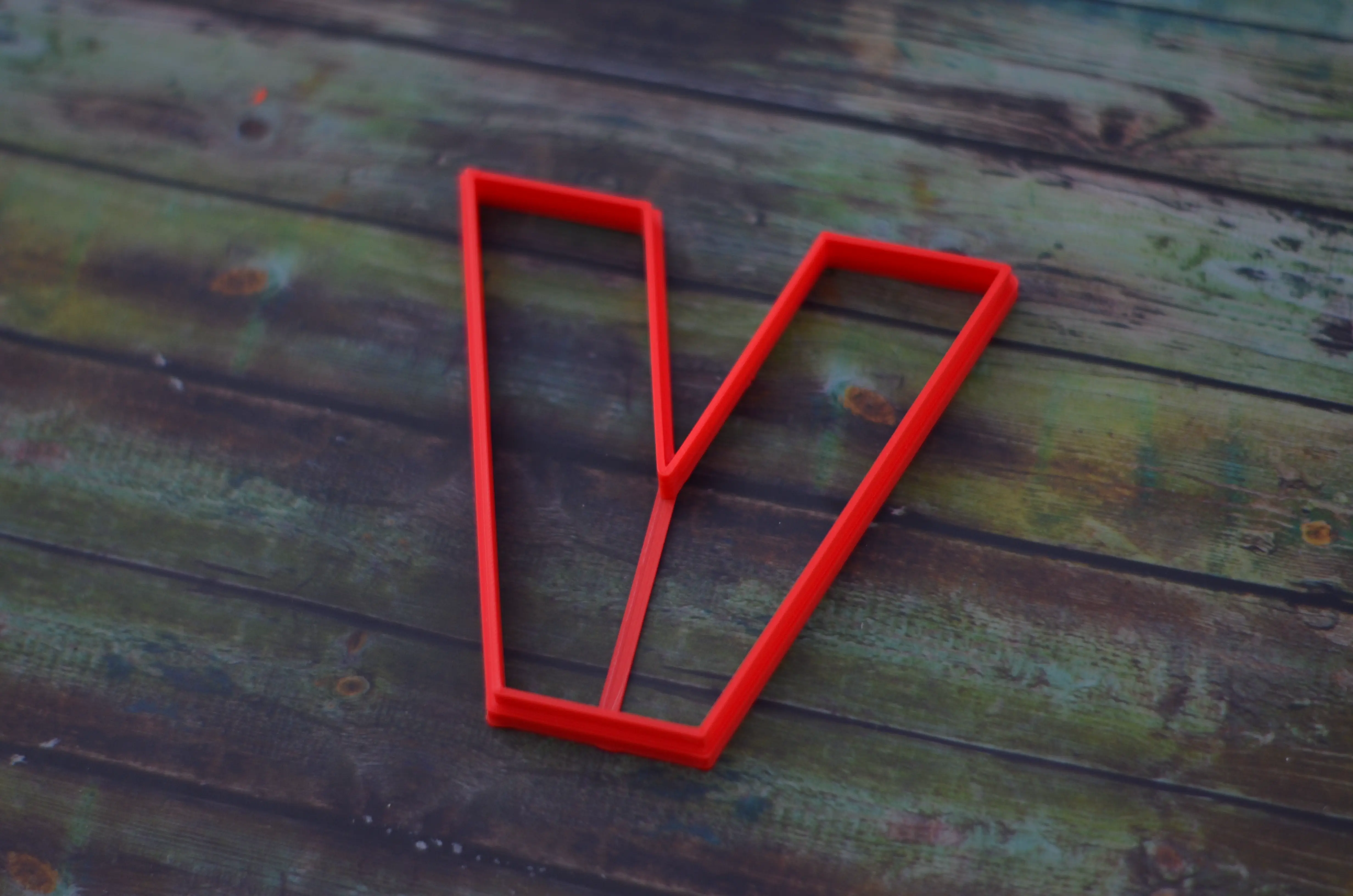 Home Decorations & Ornaments STL Download - LETTER V COOKIE CUTTERby ...