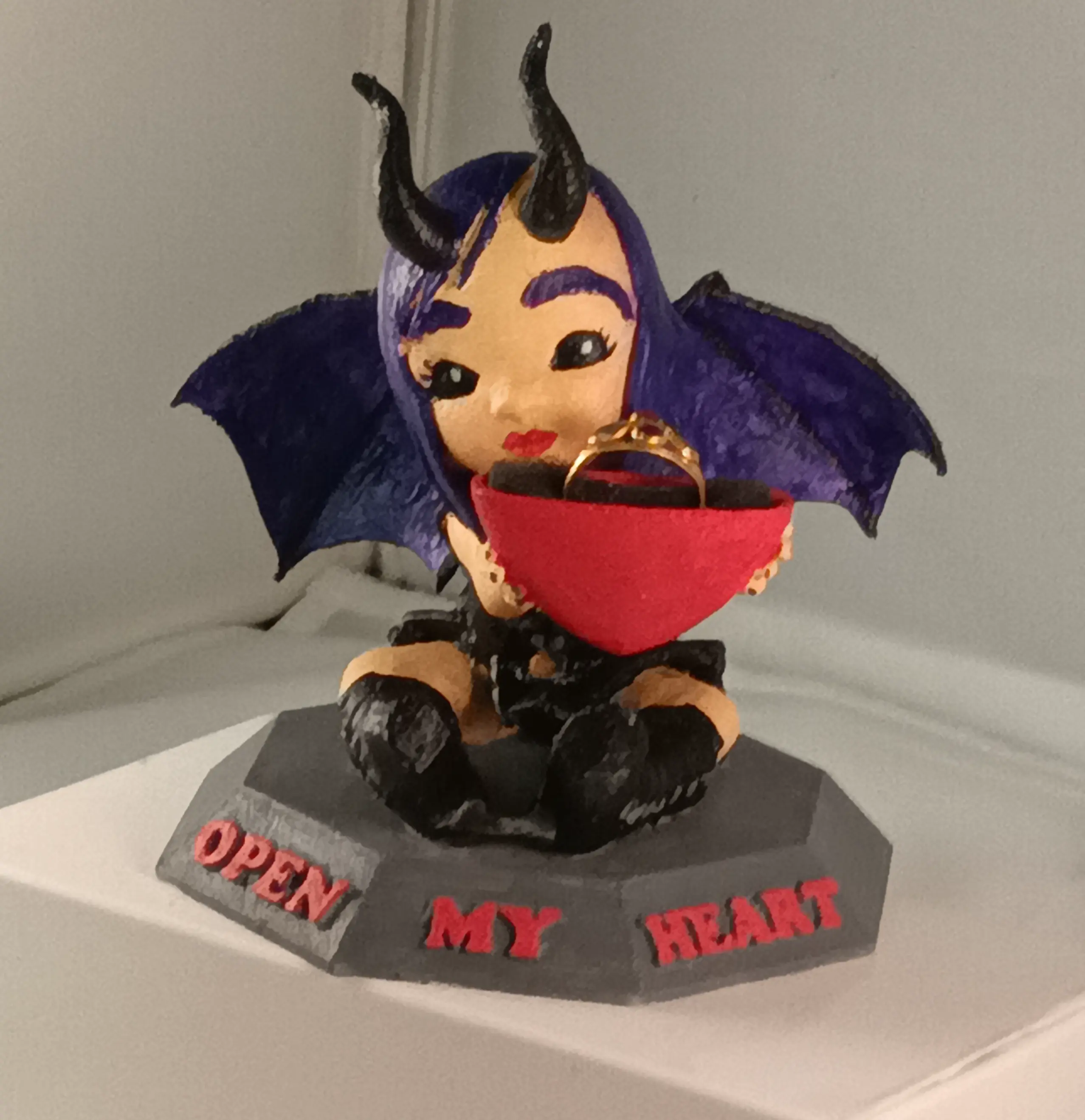 Characters & Creatures STL Download - Little cute devil in loveby Edna Lab