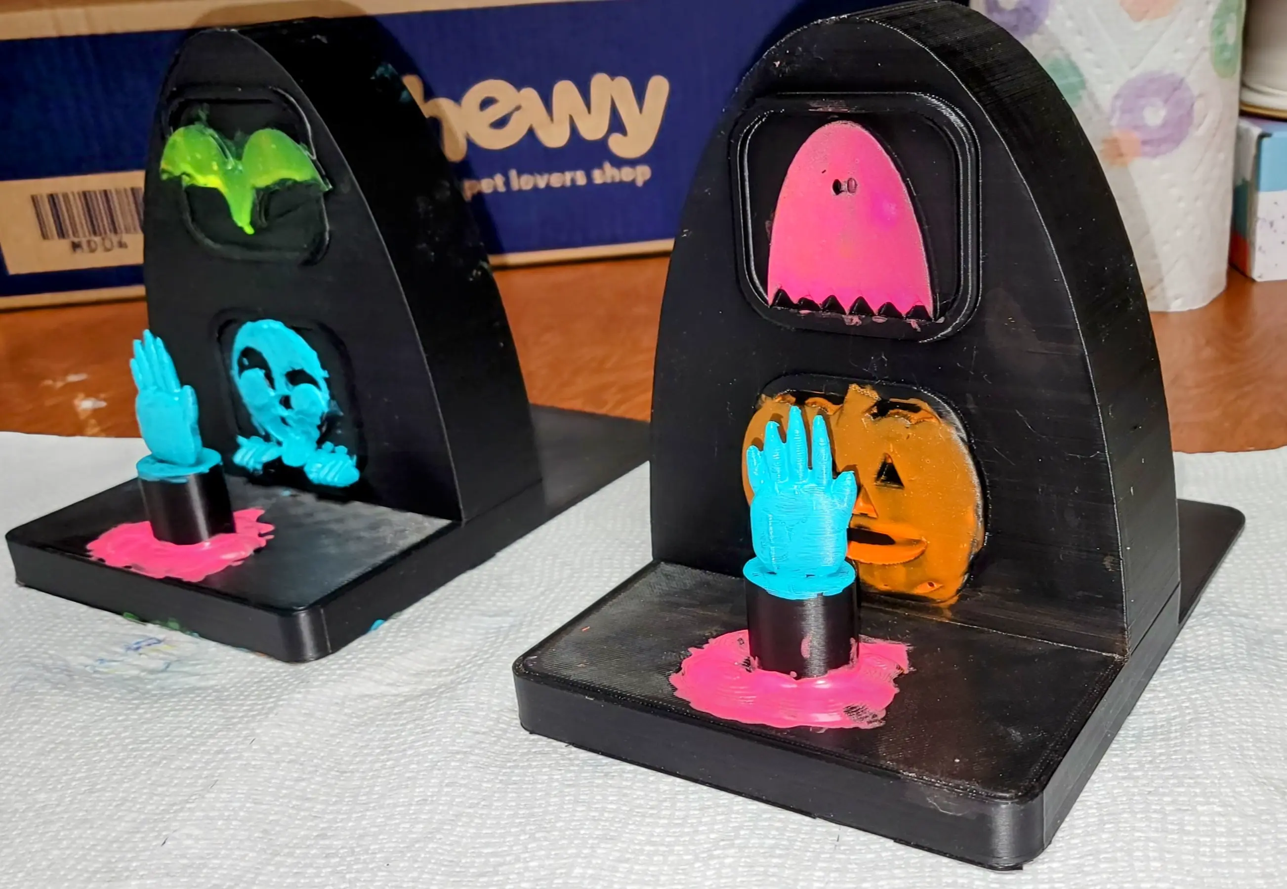 Other STL Download - Bookends Halloween Undead Hand Updateby VRMikeDeuce