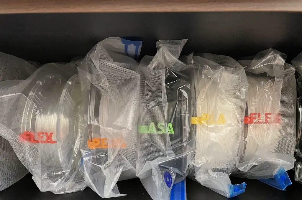 Free 3D Printer Parts STL Download - Filament Label Clipsby SMT_M 🦊