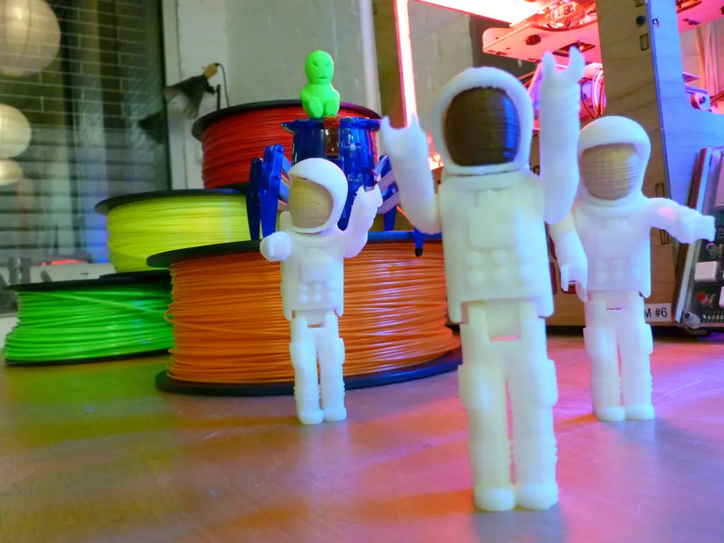 Free Other STL Download - MakerBot Astronautsby SMT_M 🦊