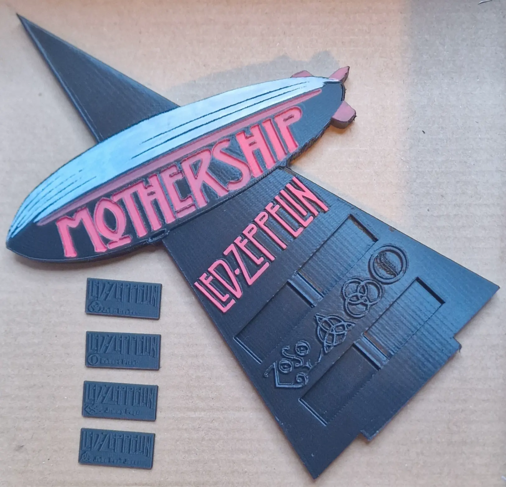 Other STL Descarga - LED ZEPPELIN Soporte para figuras, y CD - Nelea N²C³R