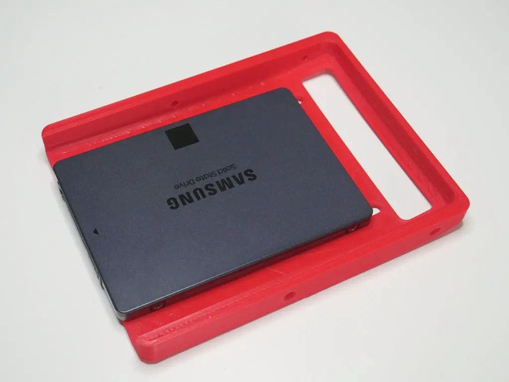 Free Tools & Spare Parts STL Download - SSD Adapter 2.5" to 3.5"by SMT_M 🦊