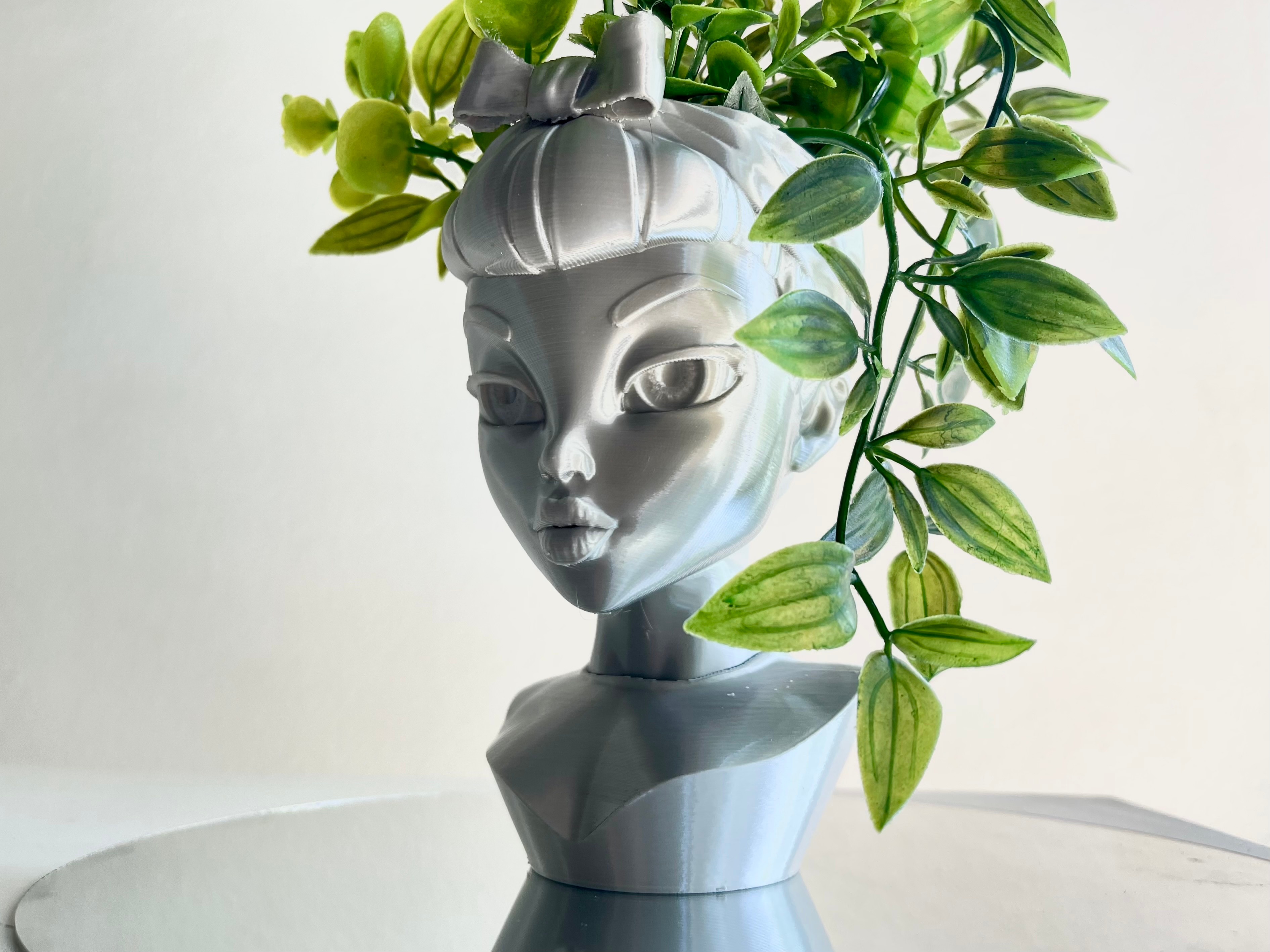 RETRO GIRL FLOWER POT | 3D models download | Creality Cloud