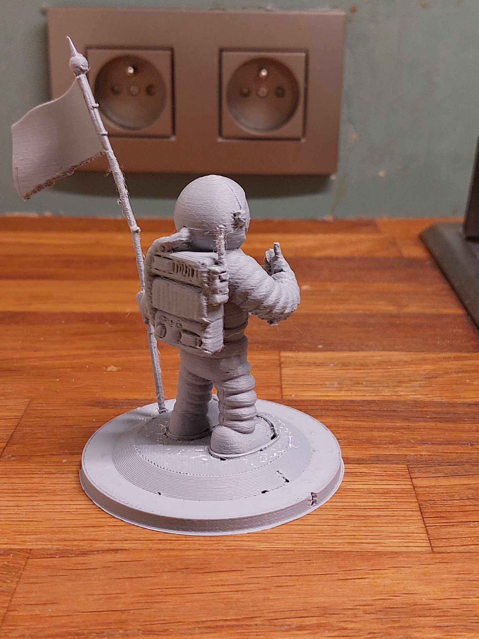 spaceman flag carrier (3 models) | 3D models download | Creality Cloud