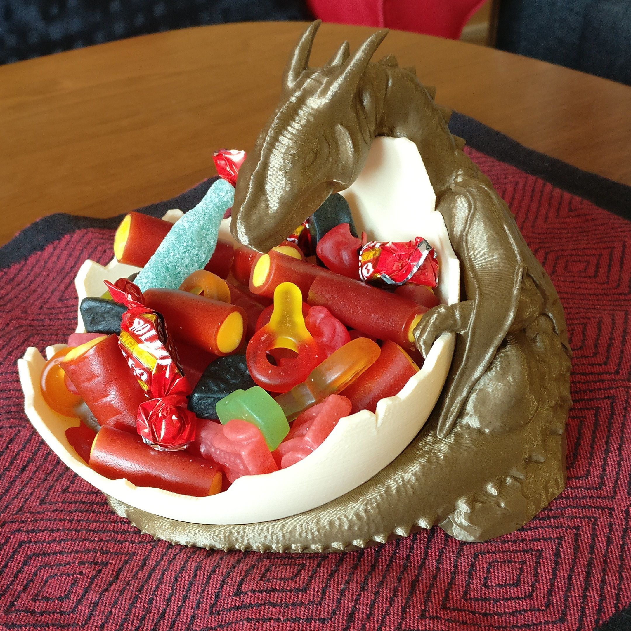 Dragon guarding egg, candy or dice | 3D models download | Creality Cloud