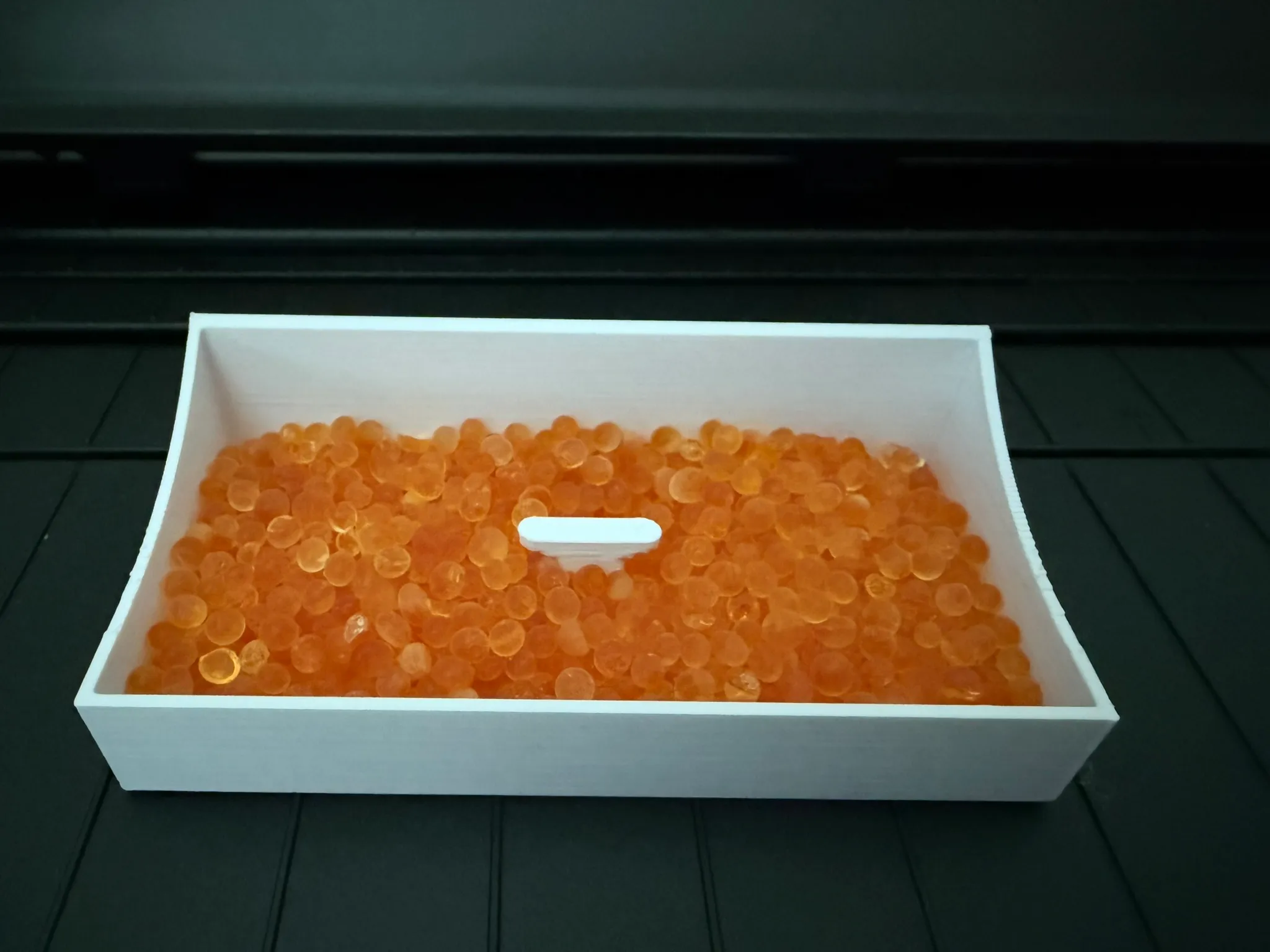 Passt wirklich perfekt! Gut zum rausnehmen ( wenn man es nicht überfüllt ) Deckel kann sauber ...