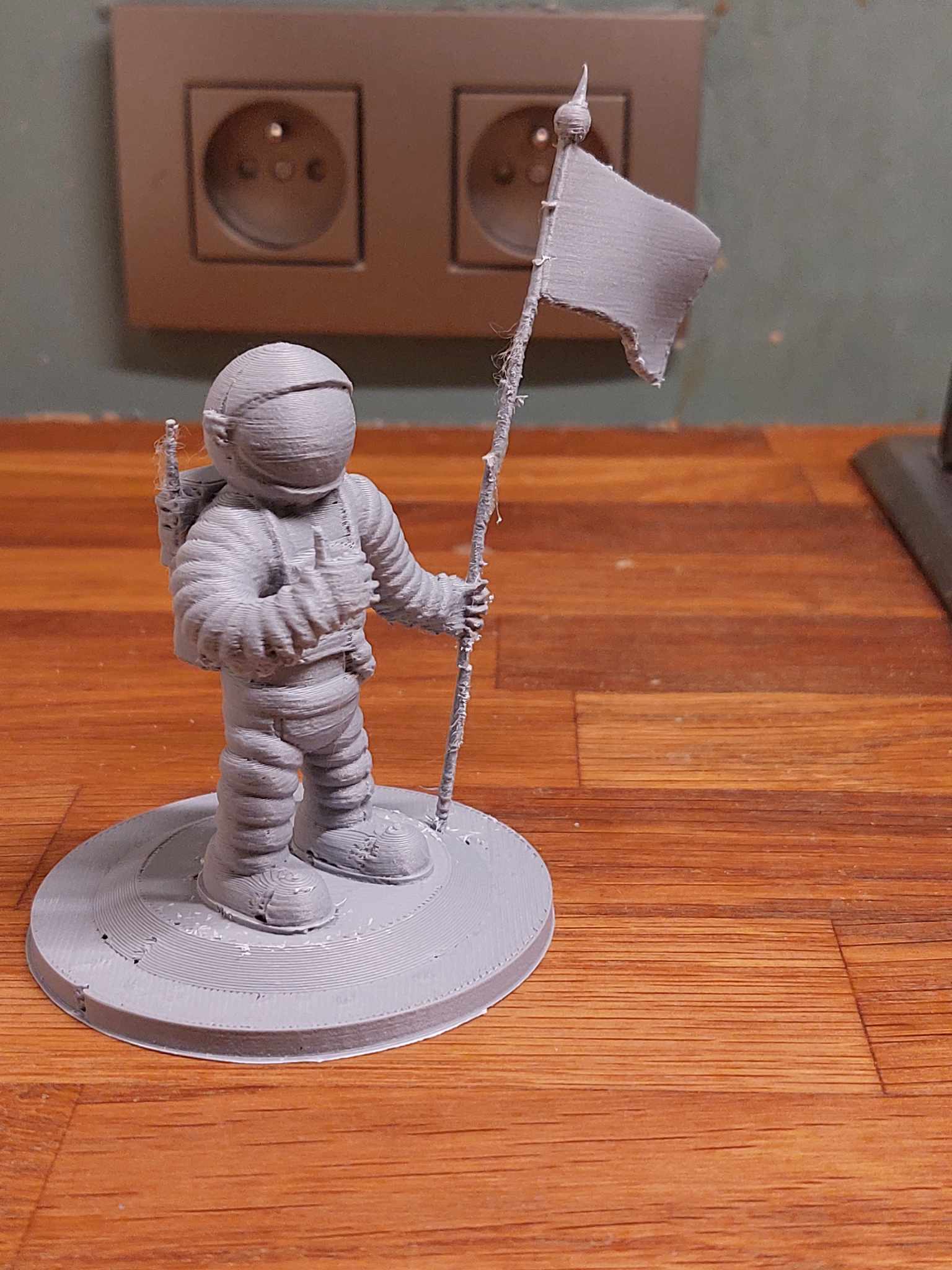 spaceman flag carrier (3 models) | 3D models download | Creality Cloud