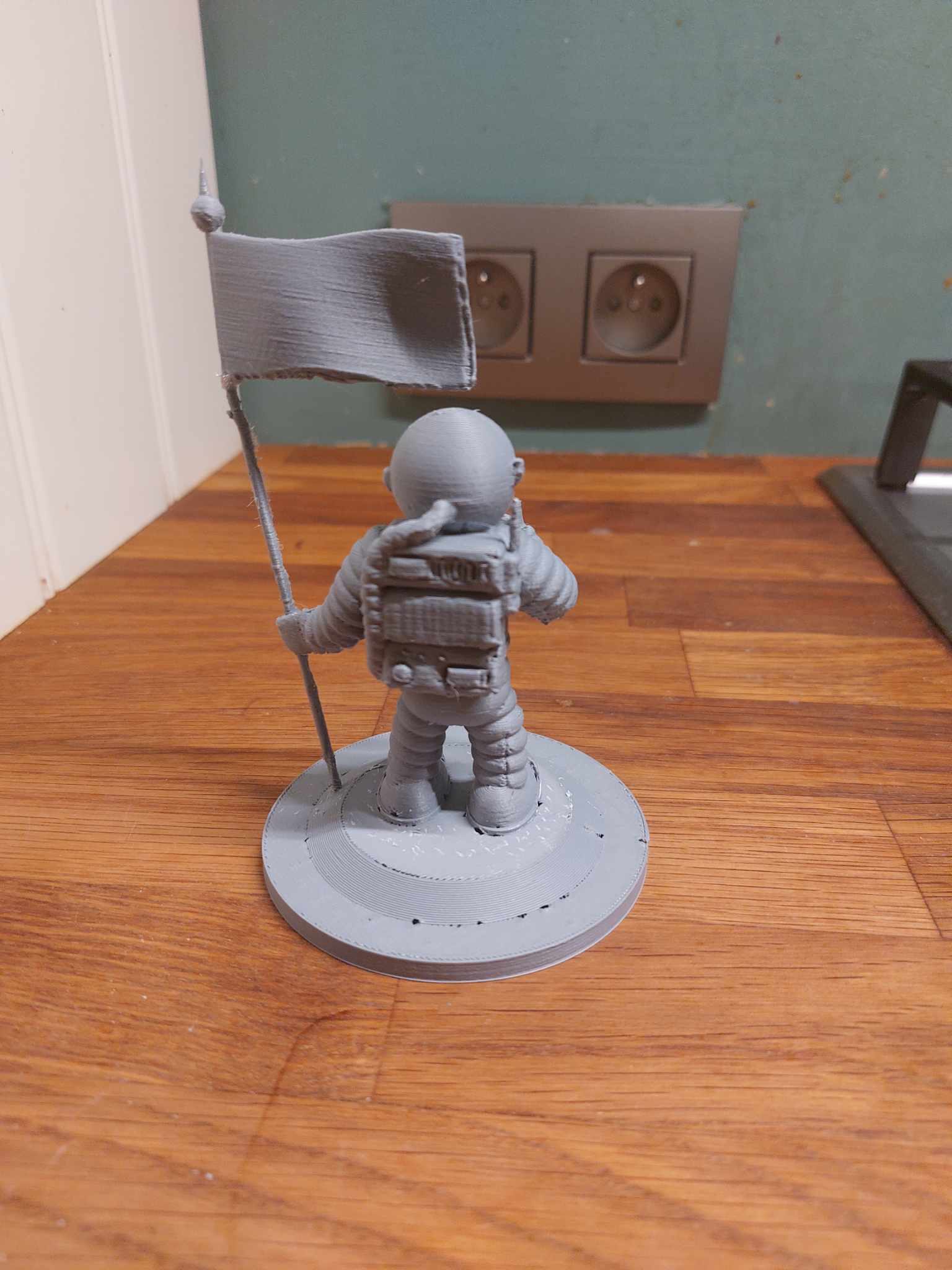 spaceman flag carrier (3 models) | 3D models download | Creality Cloud