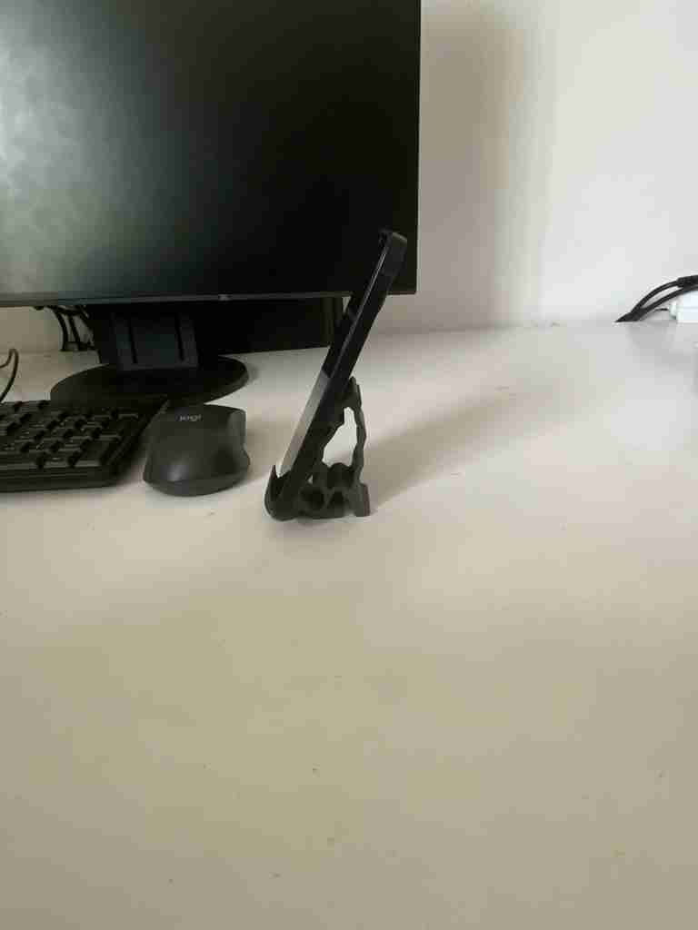 Wolf phone holder - desktop accessory | 3D models download | Creality Cloud