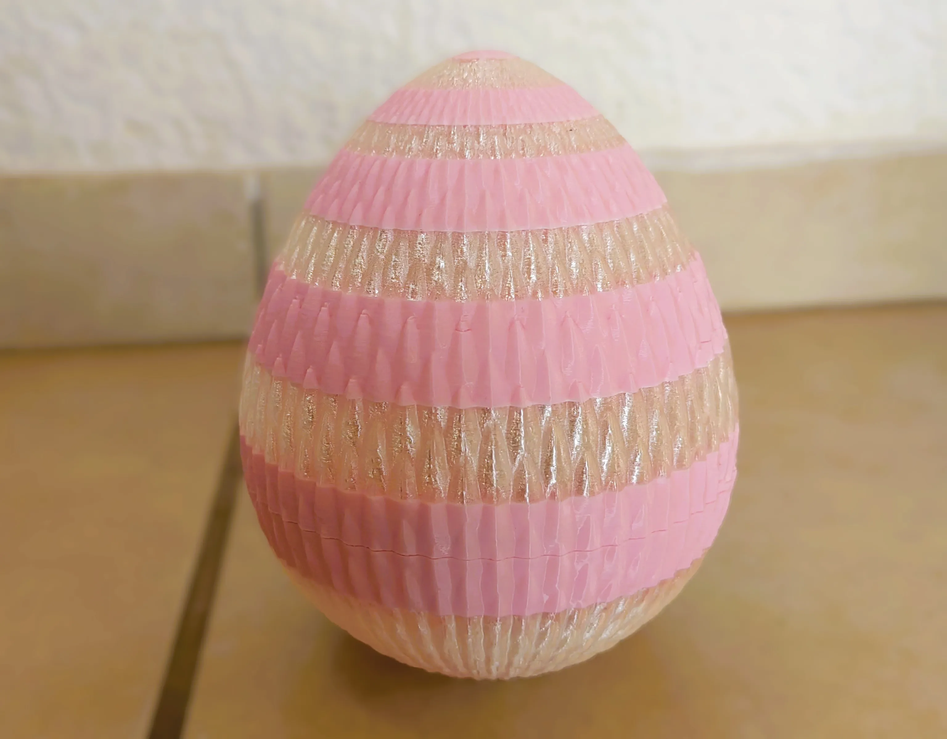 Printed with PLA, 0.2mm layer height and only needed support on the top ...