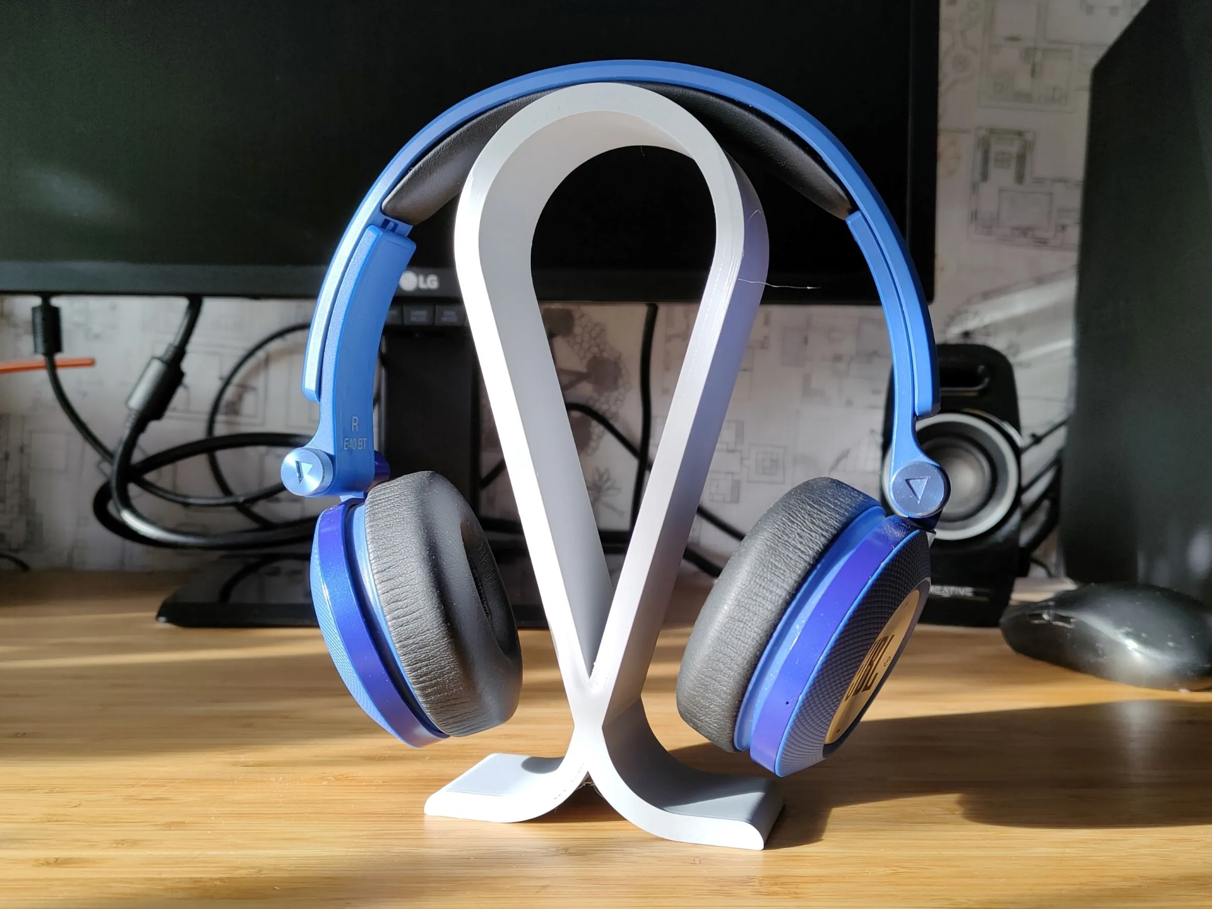 Headphone stand and holder - simple modern design | 3D models download ...