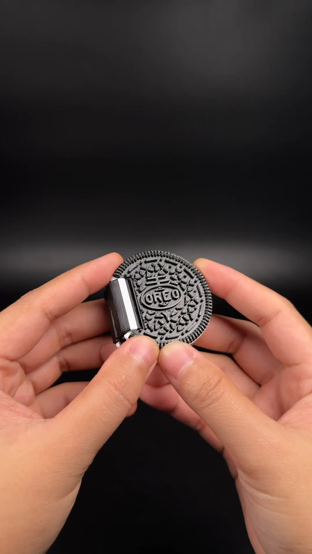 Snack-sized stress relief: Check out this 3D Printed Oreo-inspired flip ...