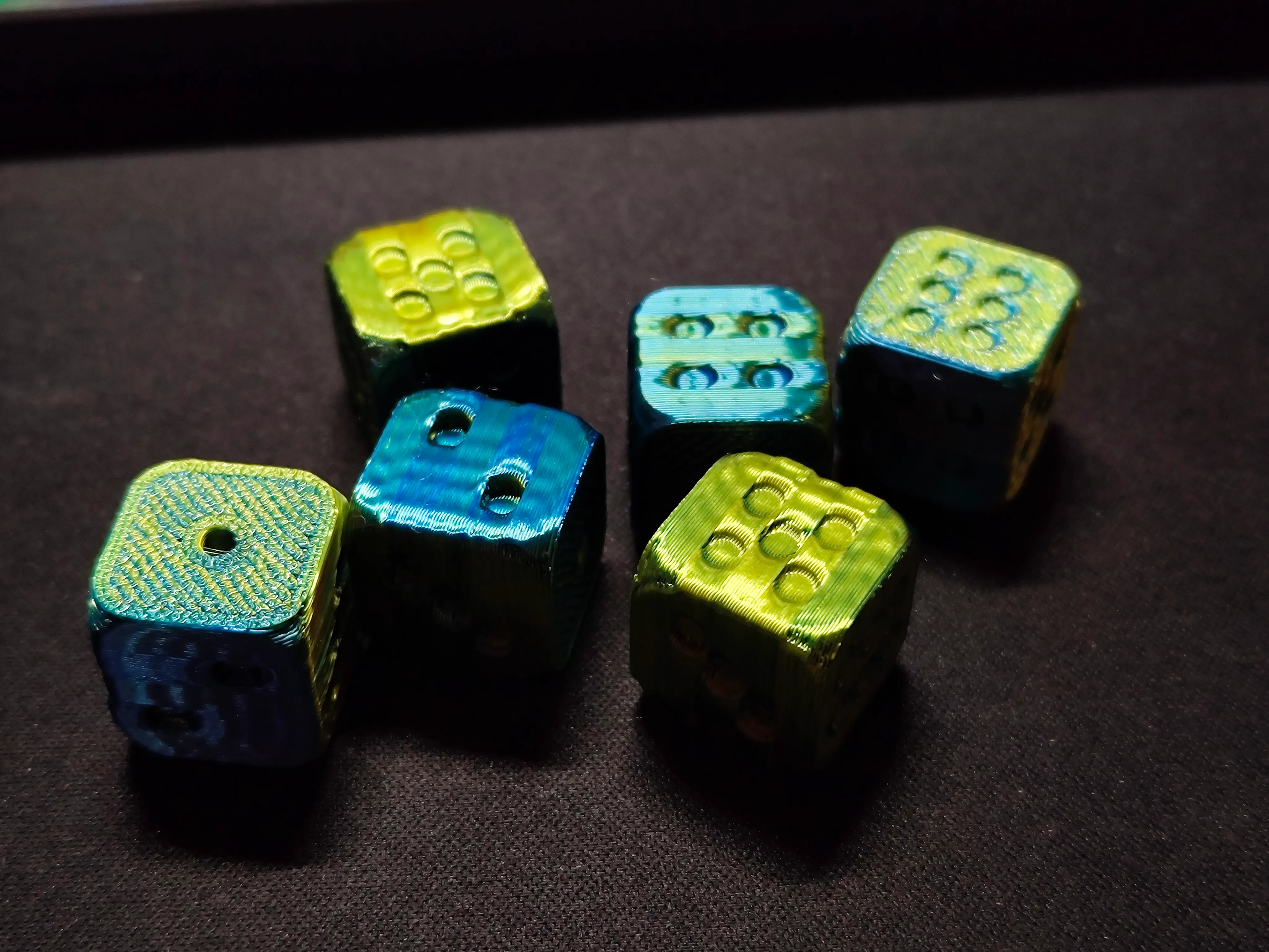 These 3D-printed dice, made with 100% infill, match the weight of the ...