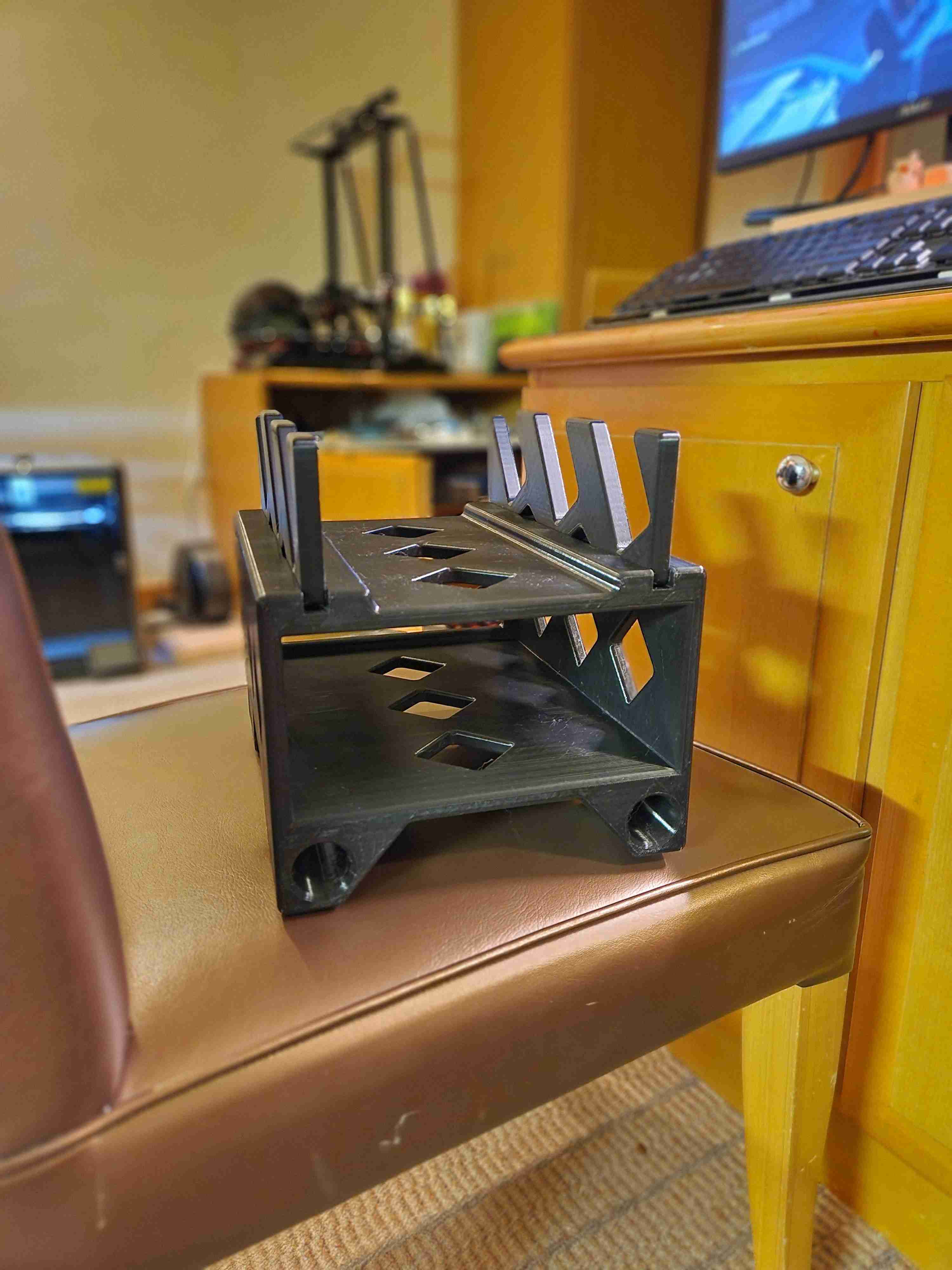 KEYBOARDS DISPLAY STAND WITH STORAGE | 3D models download | Creality Cloud