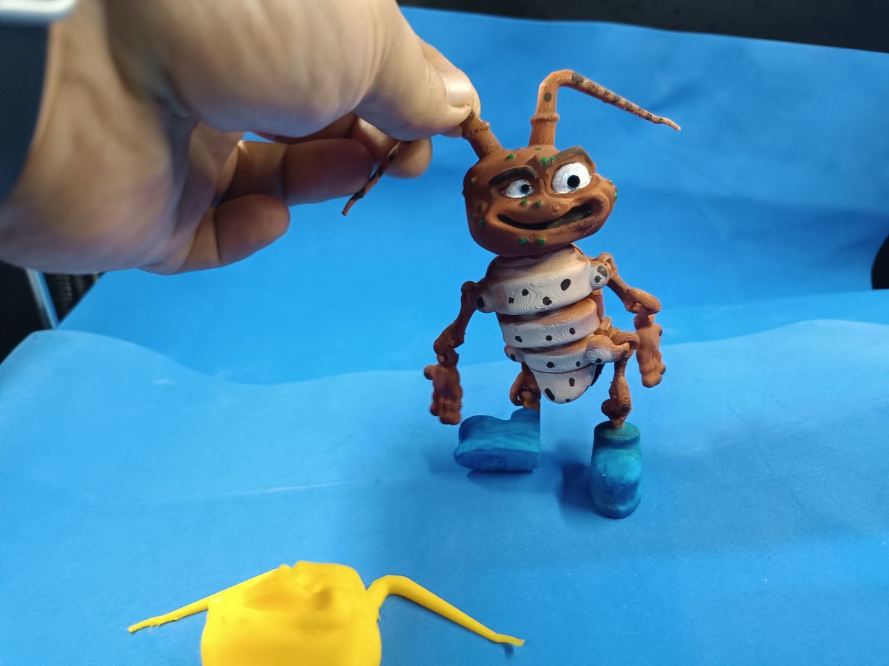 FLEXI PRINT-IN-PLACE COCKROACH | 3D models download | Creality Cloud