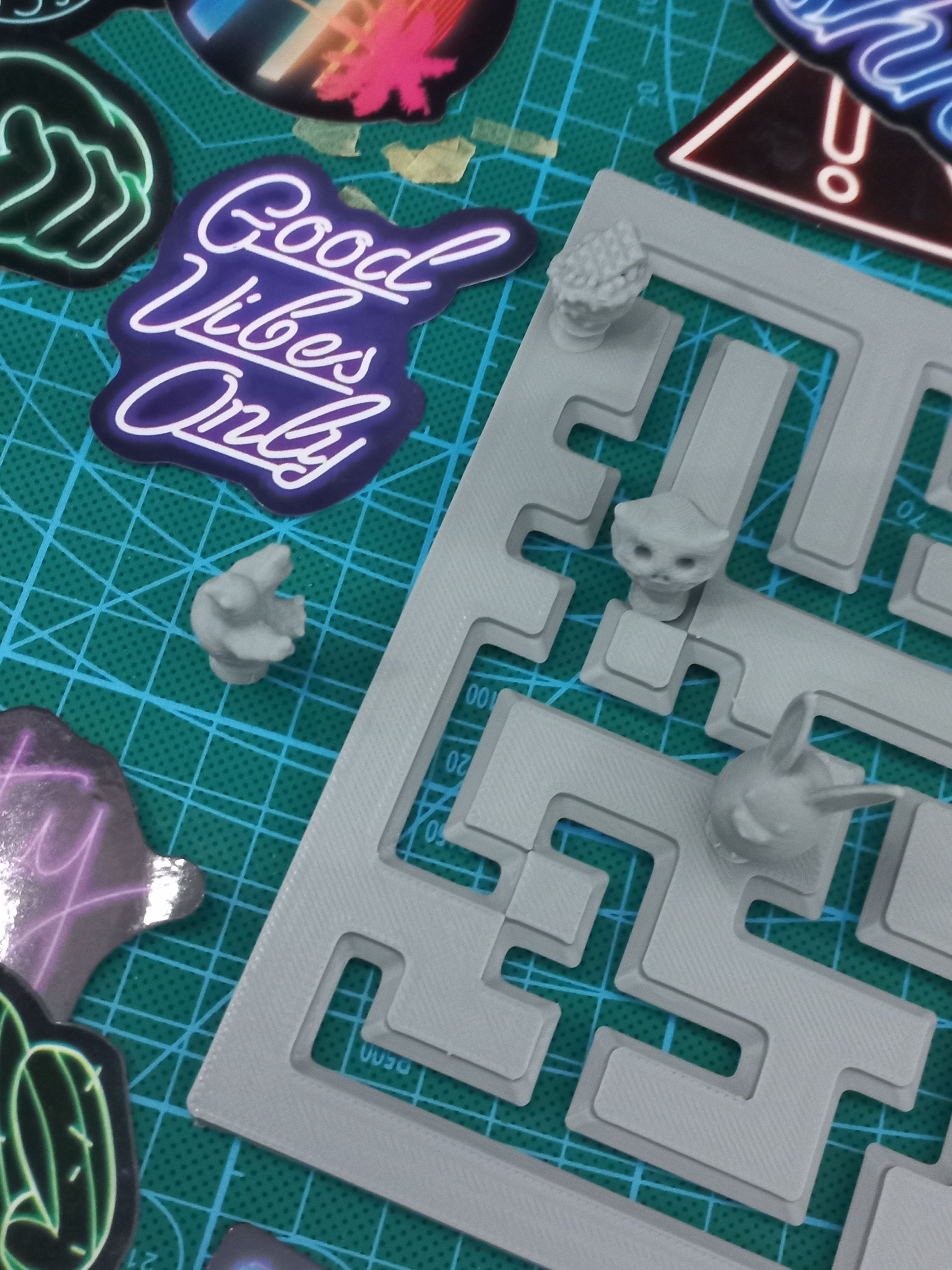 Multiplayer Dungeon Maze with EASTER sliding pawns | 3D models download ...