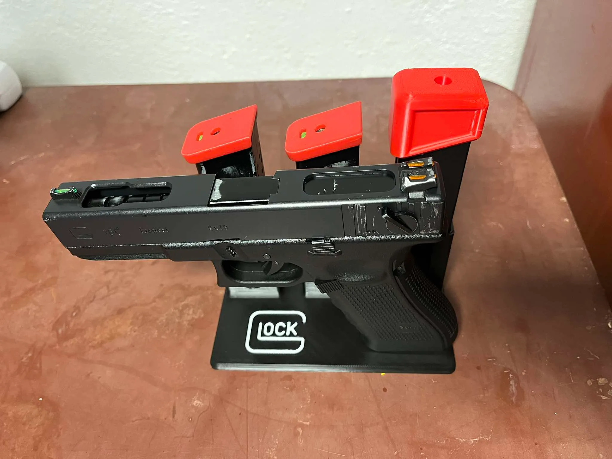 Airsoft stand for Glock 17/18/19 and 3 magazines | 3D models download ...