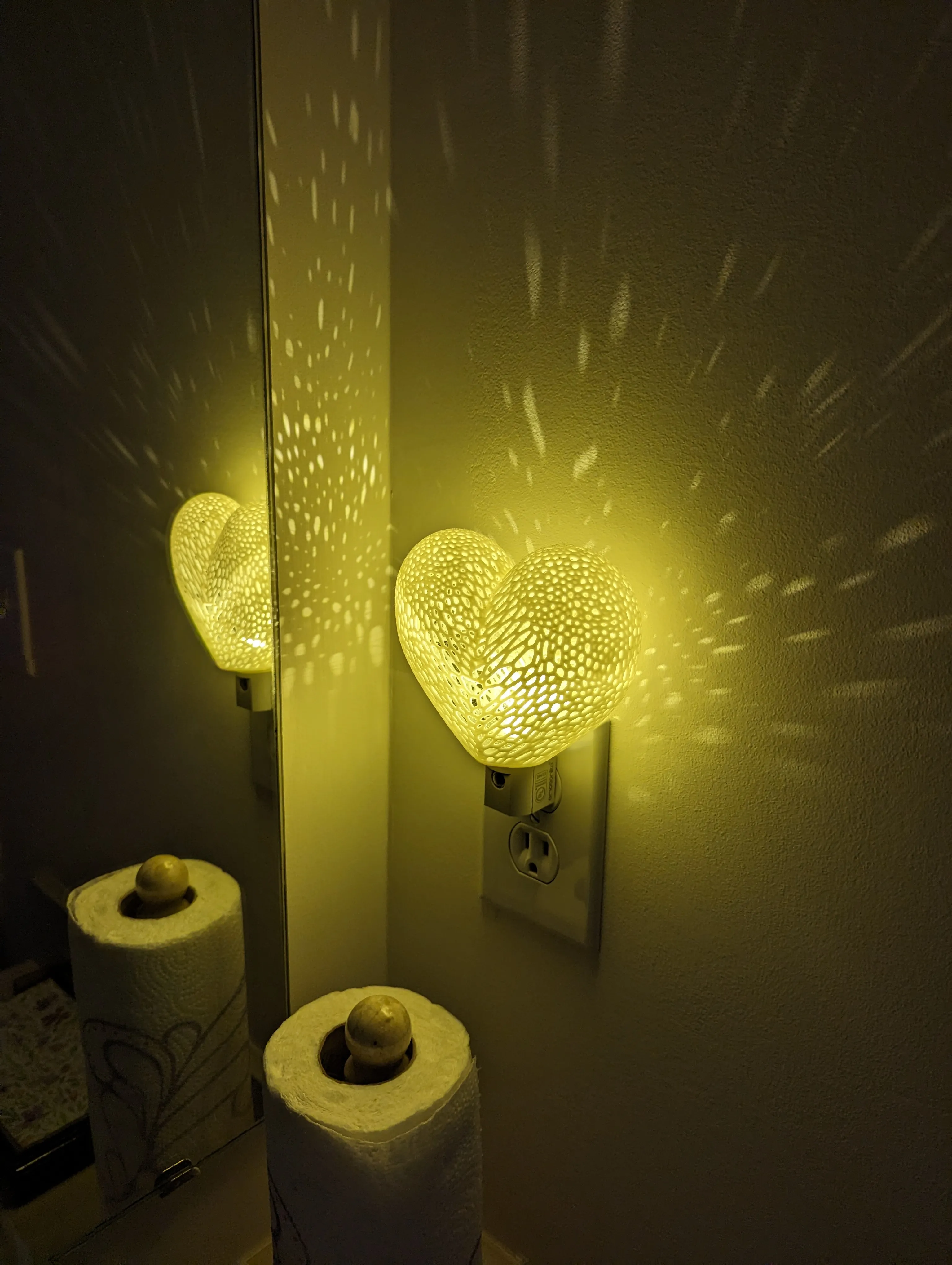🌟 Voronoi Heart Plug Night Light: Illuminate Your Nights! 🌟Transform ...