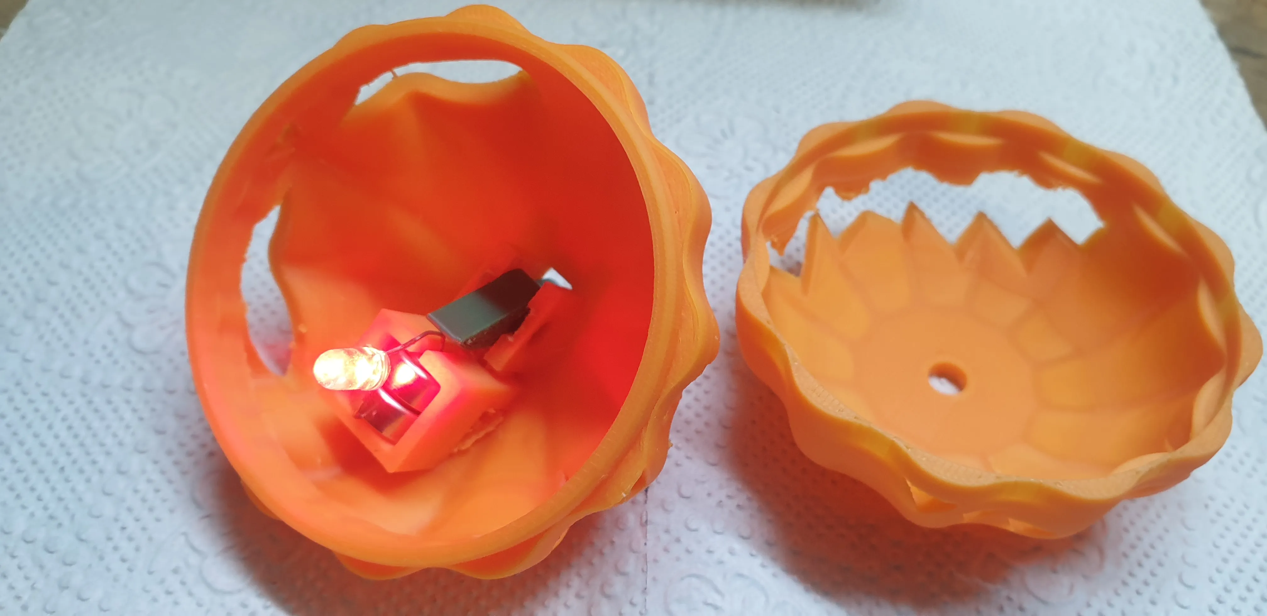 Halloween phone stand with a cool glowing pumpkin. | 3D models download ...