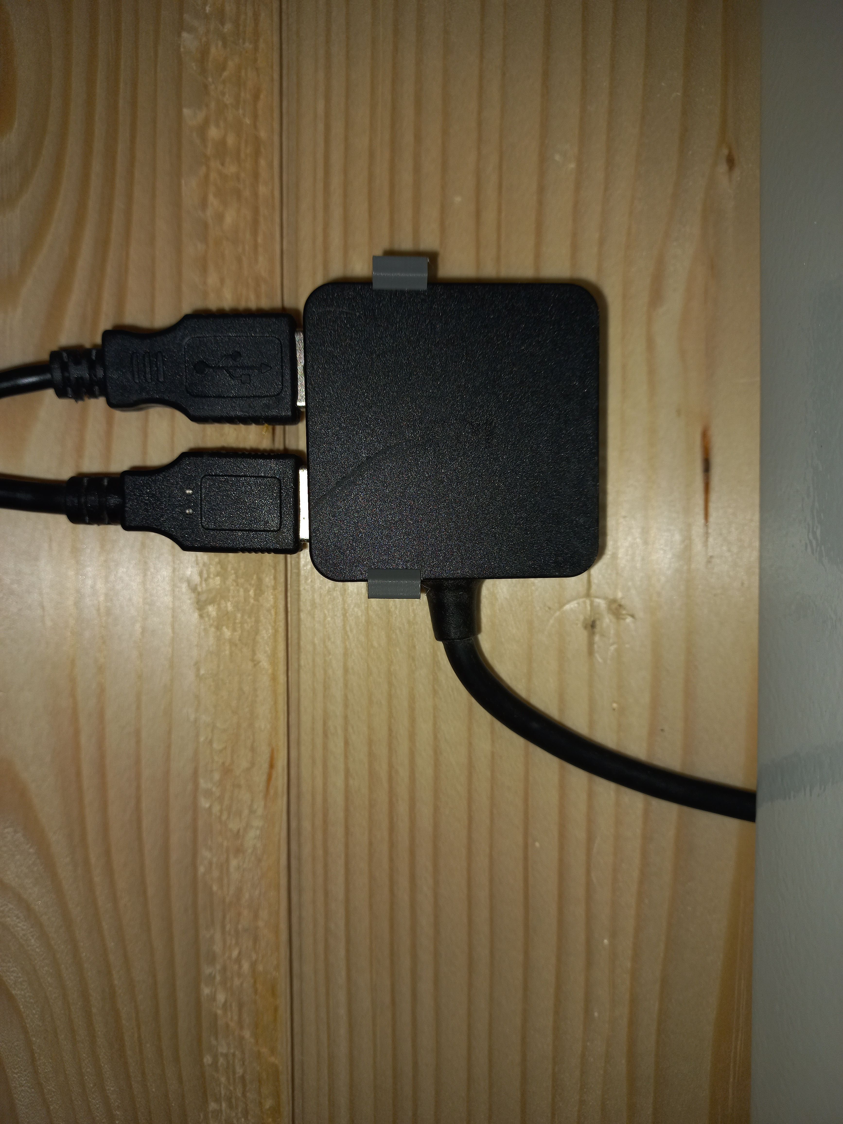 USB Hub Wall Bracket: The Sleek Space-Saver | 3D models download ...