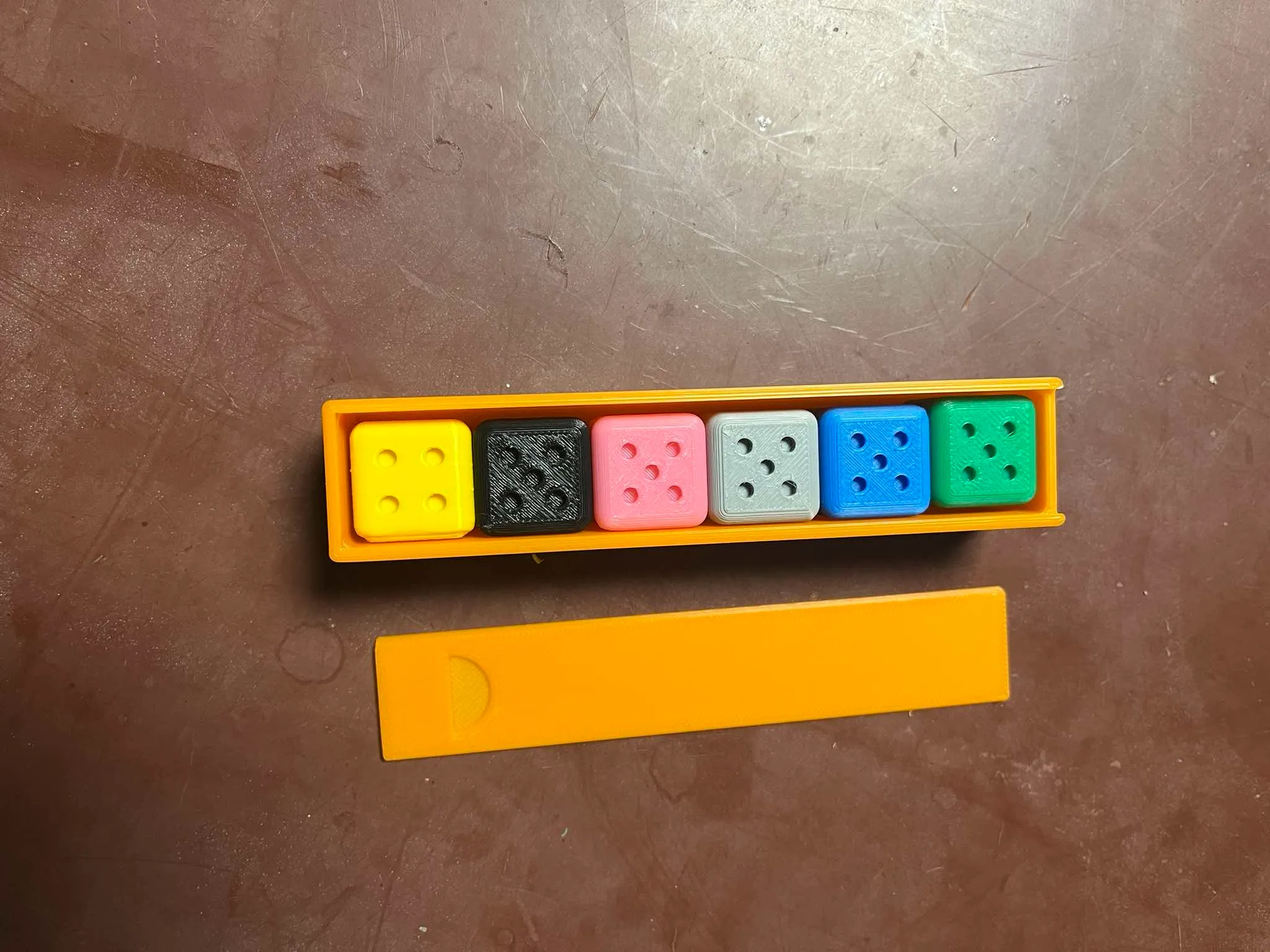 Playing dice in a case | 3D models download | Creality Cloud