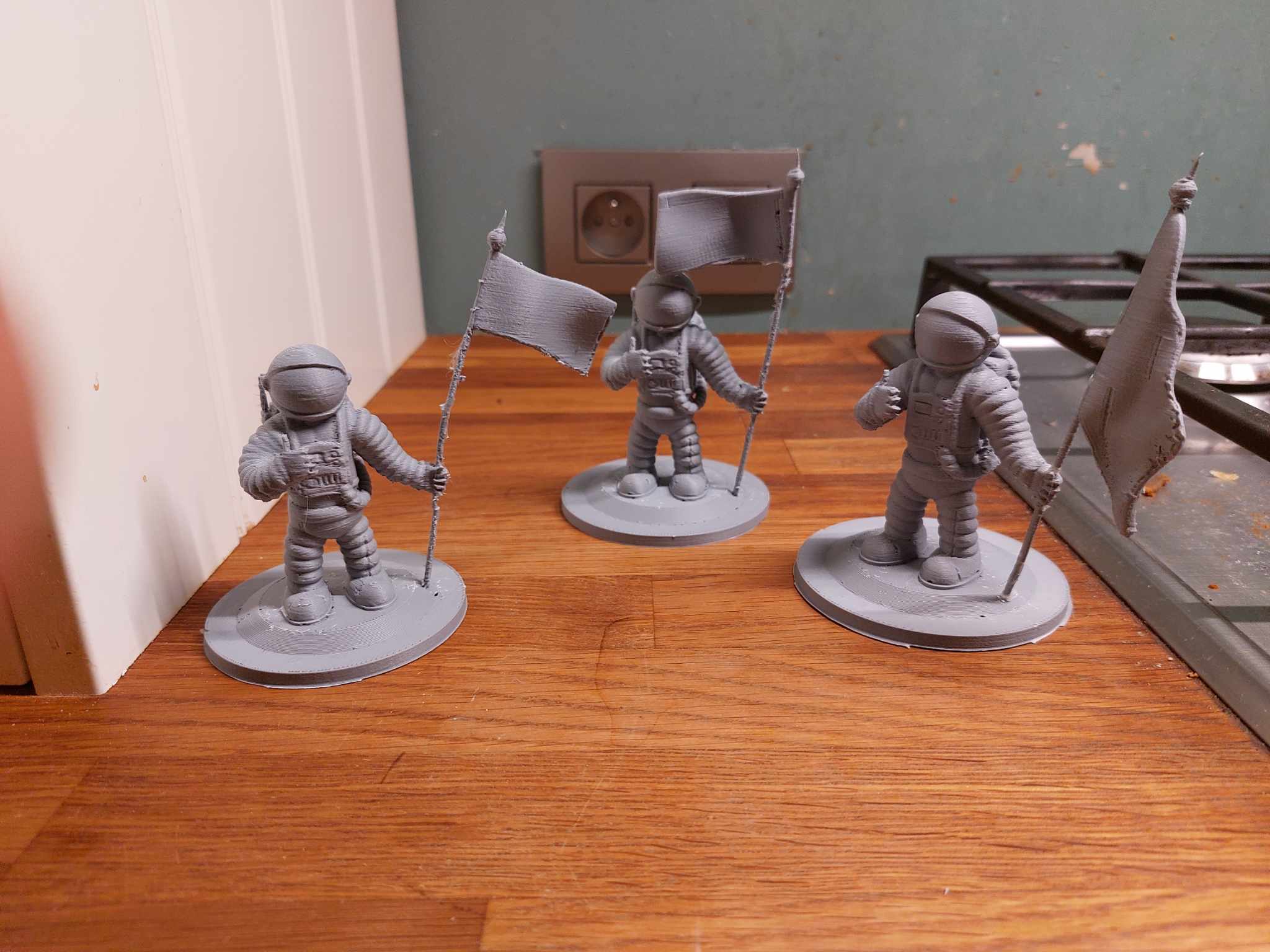 spaceman flag carrier (3 models) | 3D models download | Creality Cloud