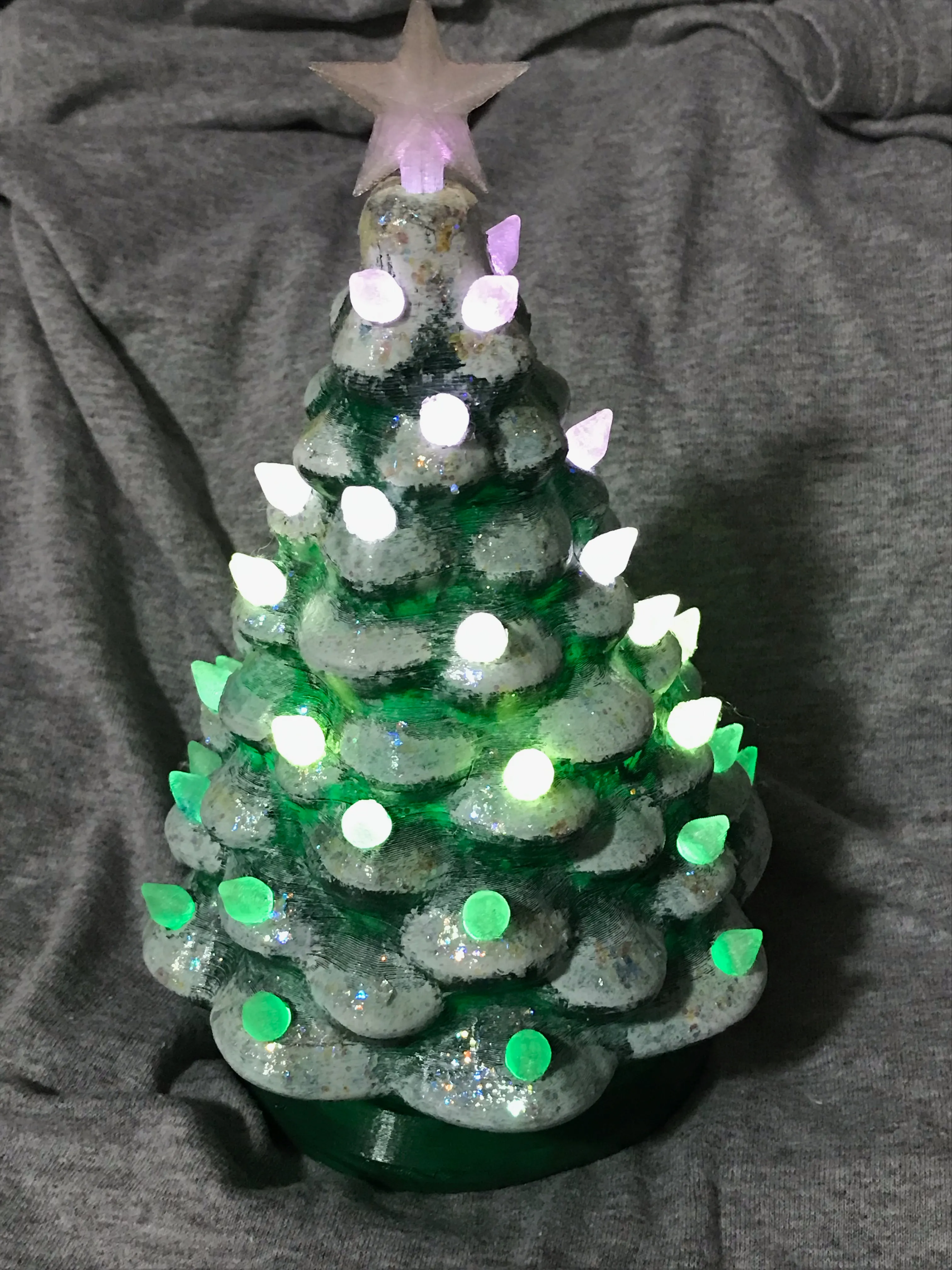 Christmas tree that lights up and shines brightly. I made it on my 3-D ...
