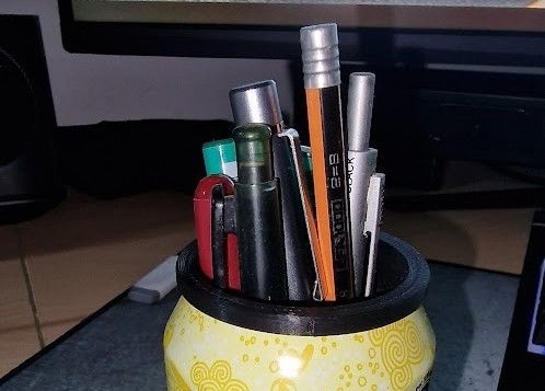 A way to reuse cans to turn them into Pens Holder. Very simple but ...