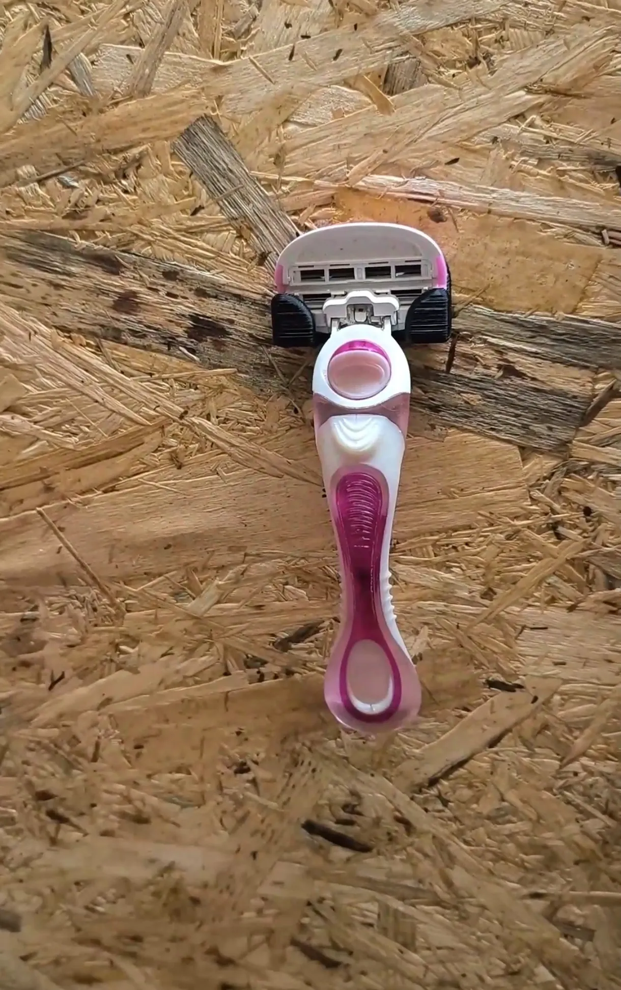 Free Tools & Spare Parts STL Download - razor blade wall holderby steve3D