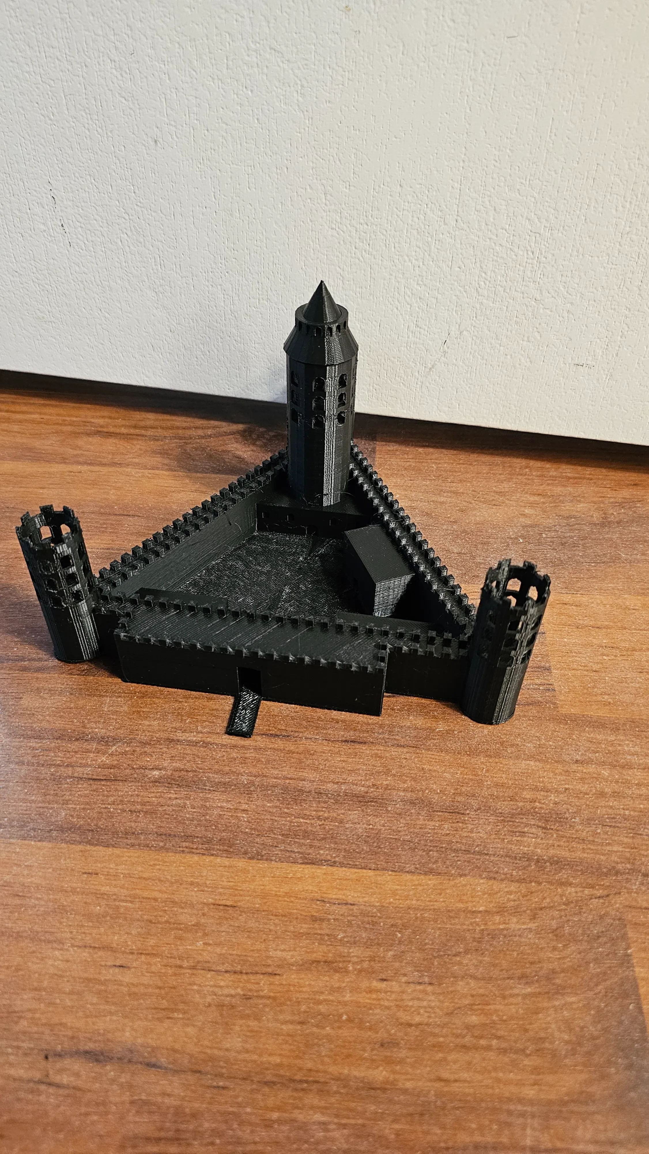 Props & Terrain STL Download - triangular castleby Andúril