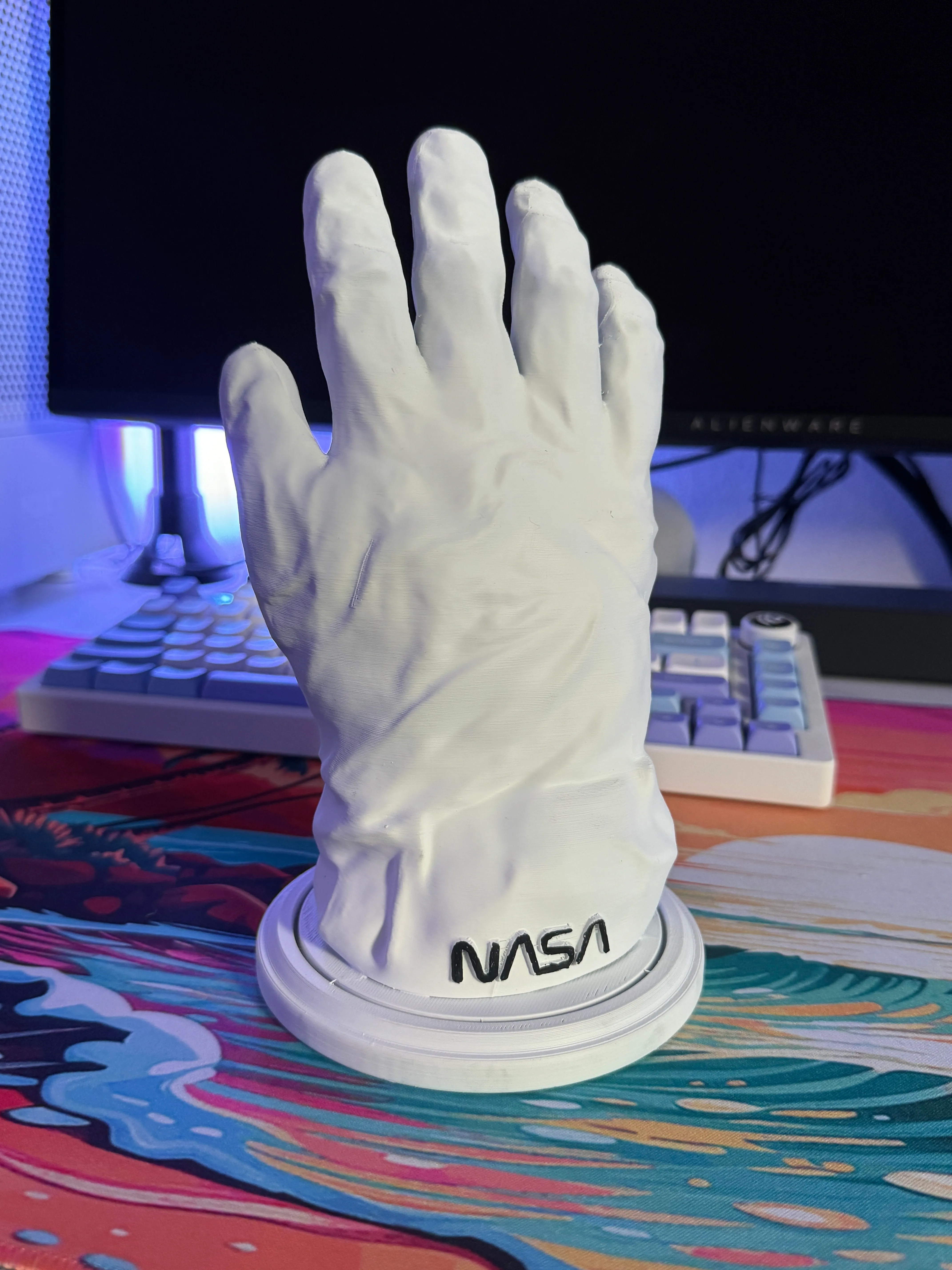 Free Digital Art STL Download - The Space Astronaut Hand 👨‍🚀🤚by SkyyTim