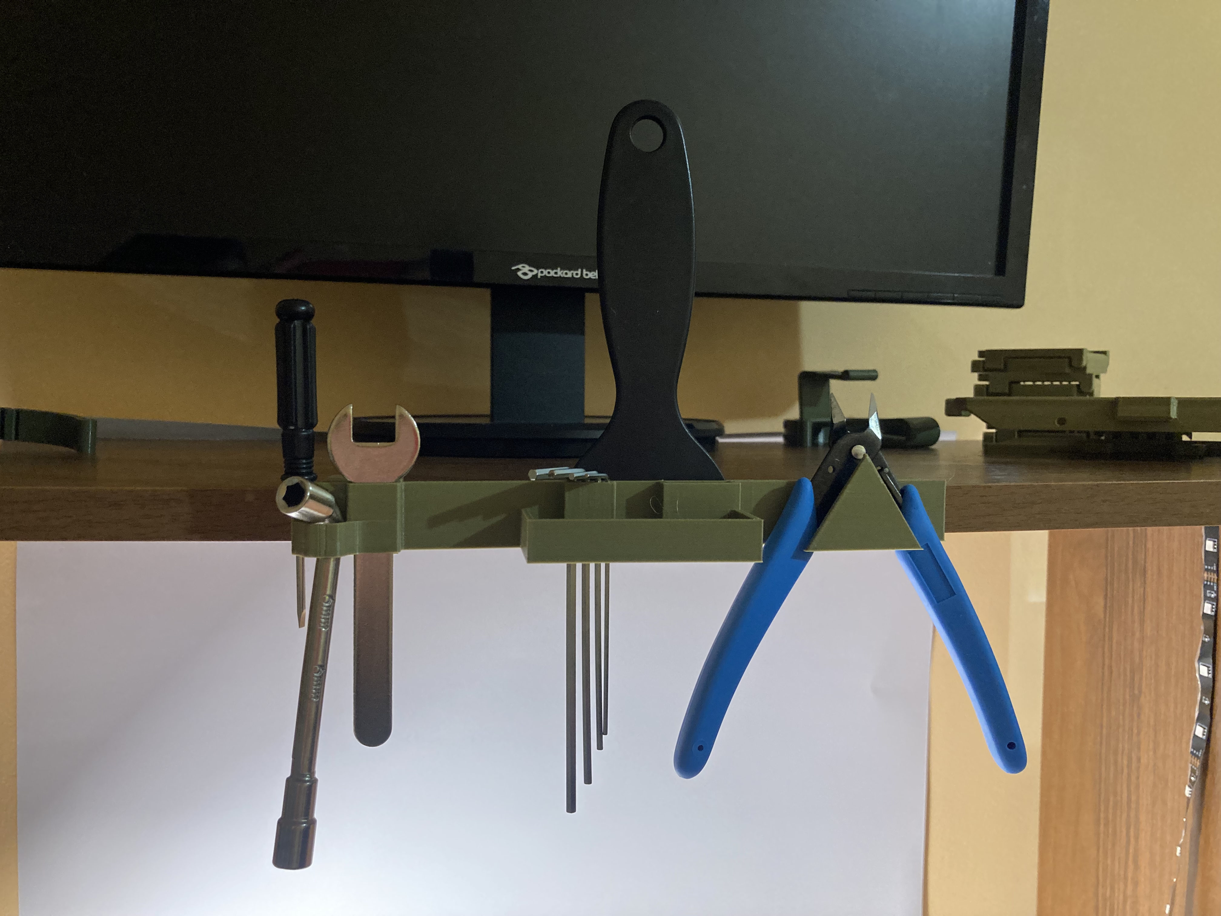 Tool Holder On a Desk | 3D models download | Creality Cloud