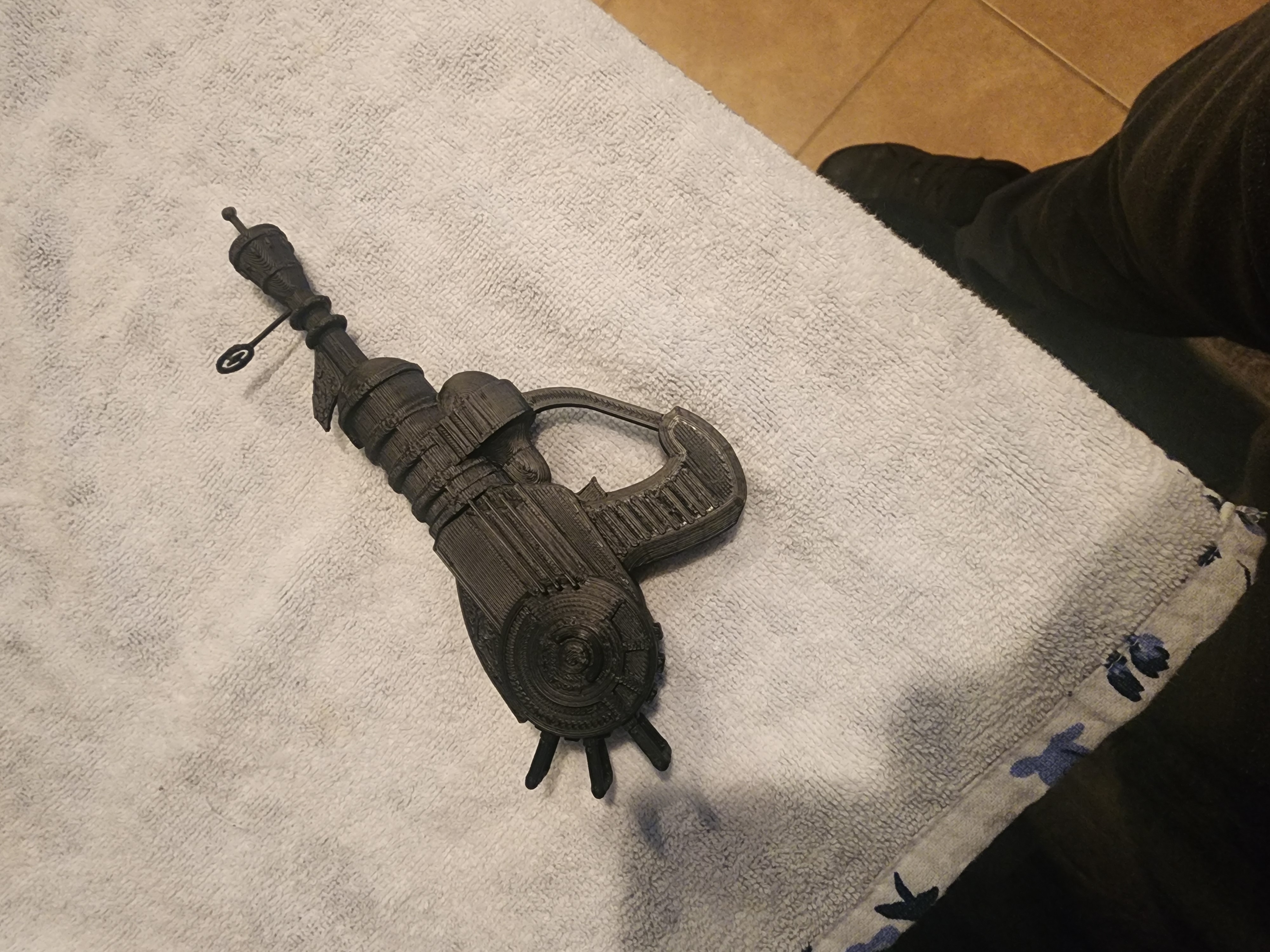 ray gun from C.O.D Black-Ops | 3D models download | Creality Cloud